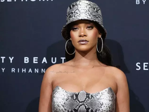 ריהאנה אומרת שהמותגים שלה לא ימכרו שום דבר ביום שלישי