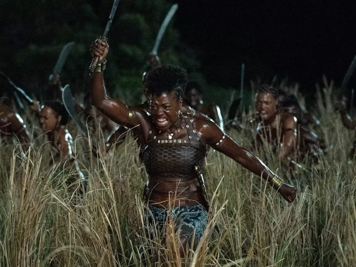 XEM: Viola Davis đứng đầu một đội quân châu Phi toàn nữ trong đoạn giới thiệu cho ‘The Woman King’