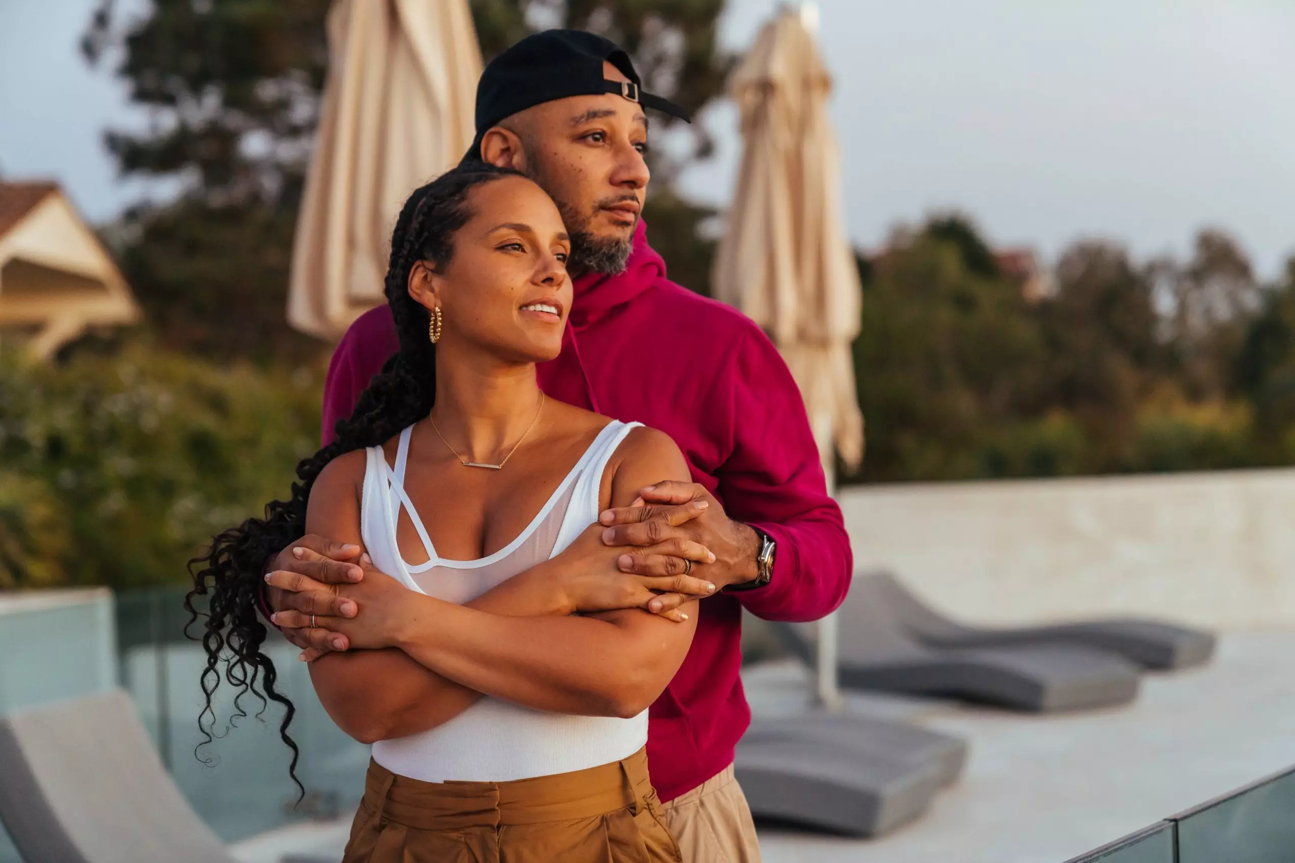 Alicia Keys est fière de sa relation avec son père et pourquoi, 11 ans plus tard, elle peut encore dire "J'aime être mariée"