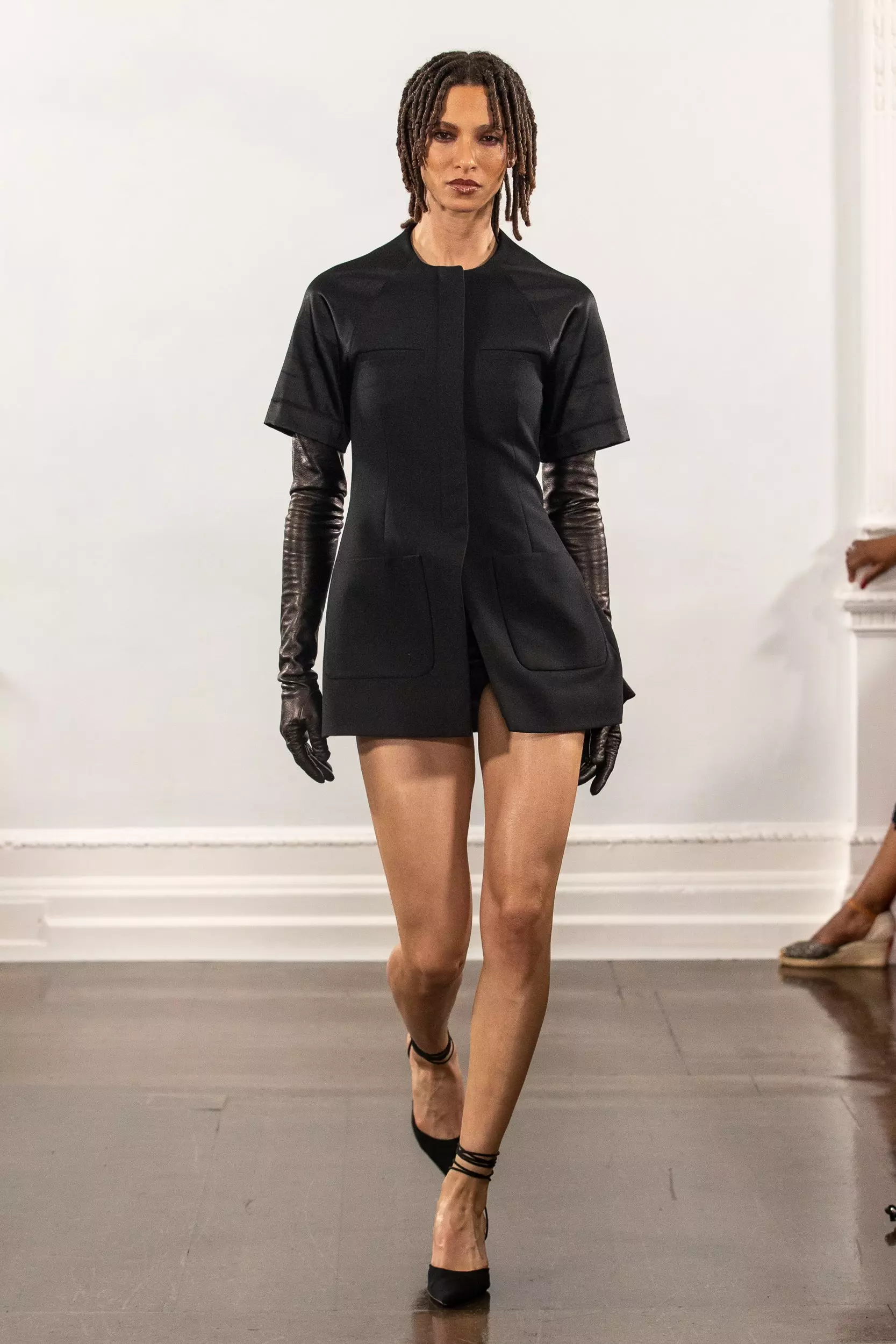 Maximilian Mengamankan Pertunjukan Runway Debutnya Di London Fashion Week