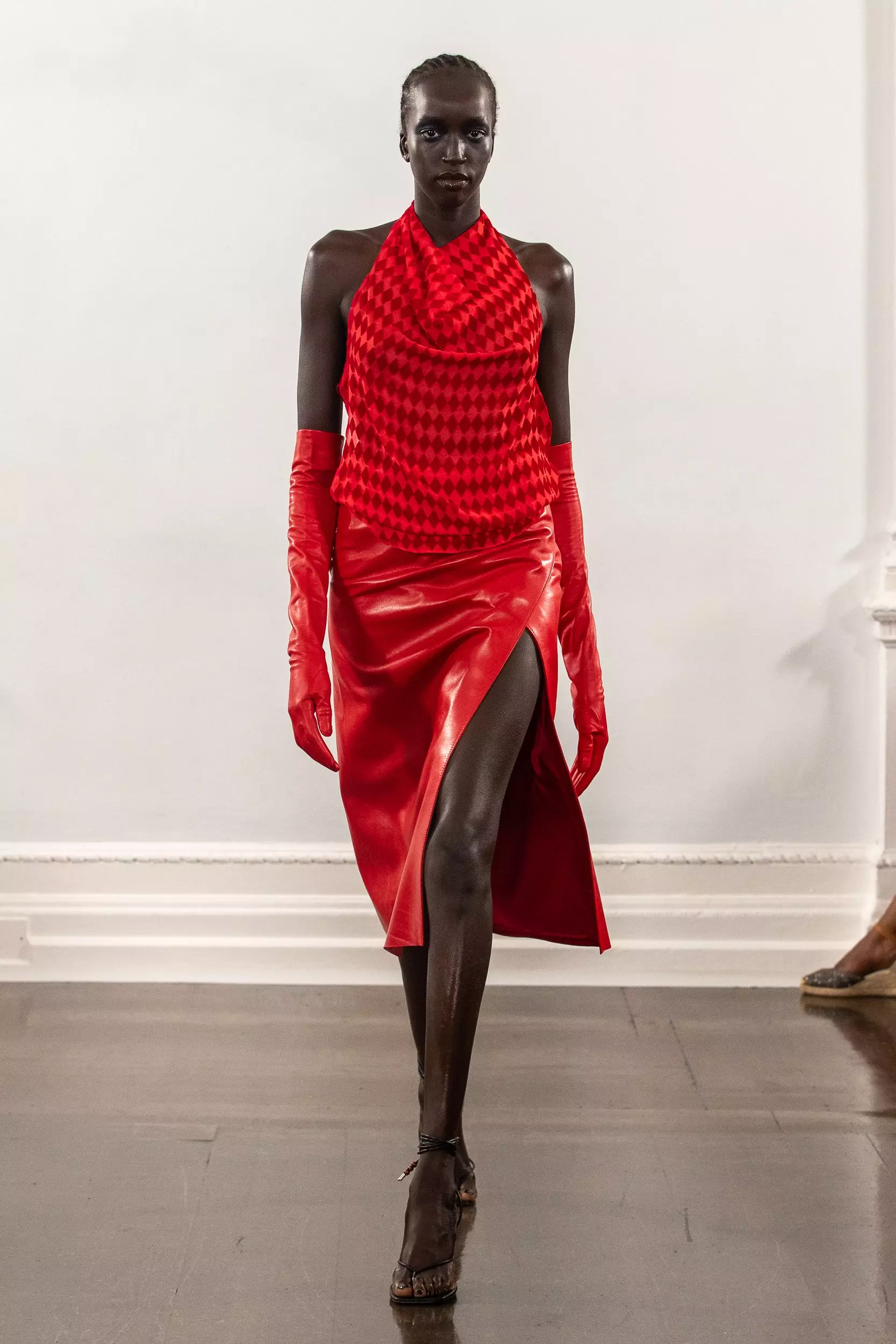 Максимилиан Лондондогу мода жумалыгында өзүнүн дебюттук Runway көргөзмөсүн камсыздайт
