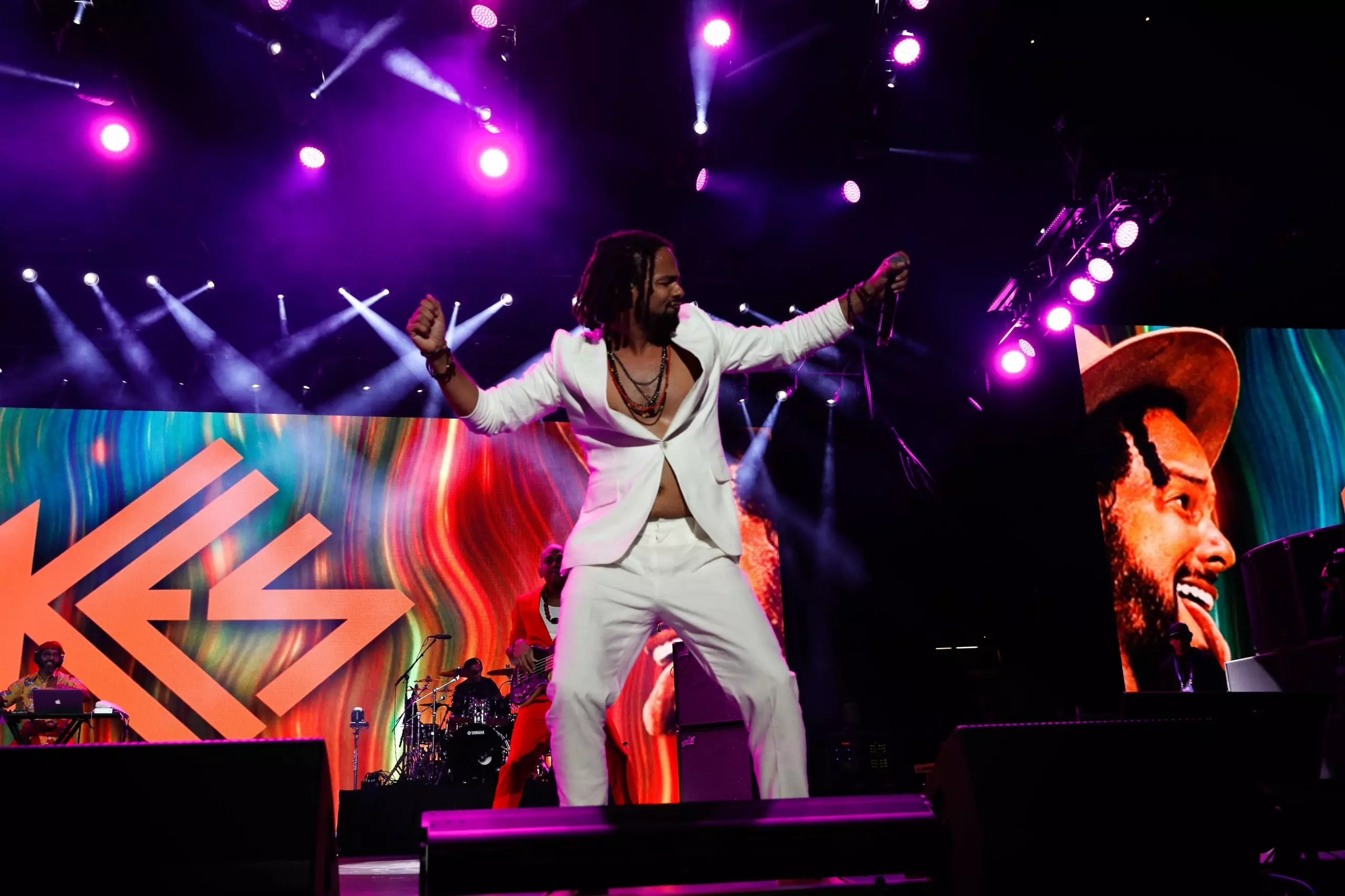 Machel Montano, Kes The Band og Wyclef Jean bragte Island Vibes til hovedscenen ved ESSENCE Festen!