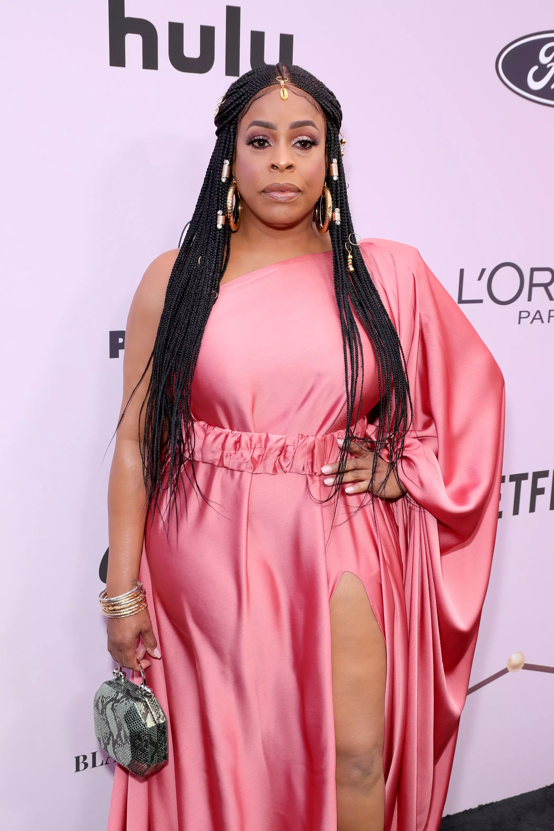 Lub ntsej muag zoo nkauj zoo li ESSENCE's Black Women In Hollywood Awards 10772_3