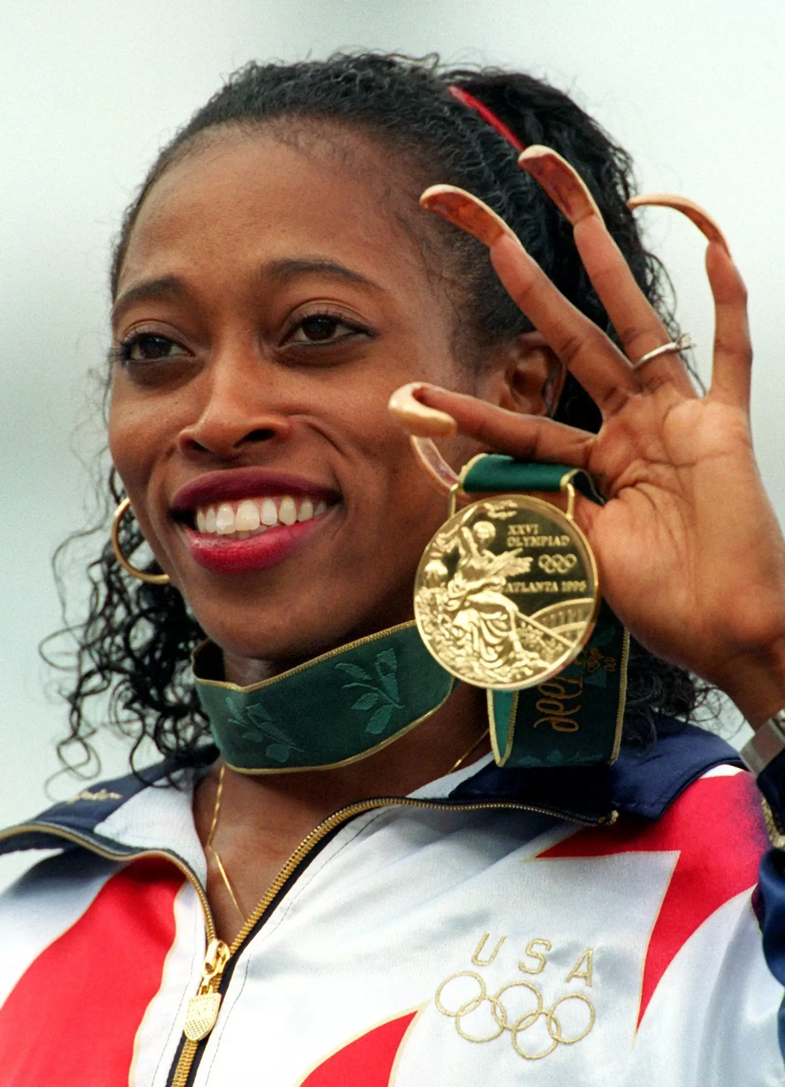 Olympesch Legend Gail Devers 'Ënnerschrëft Neel ware stilvoll - an en Zeechen datt si Kontroll iwwer hir Griewer Krankheet hat