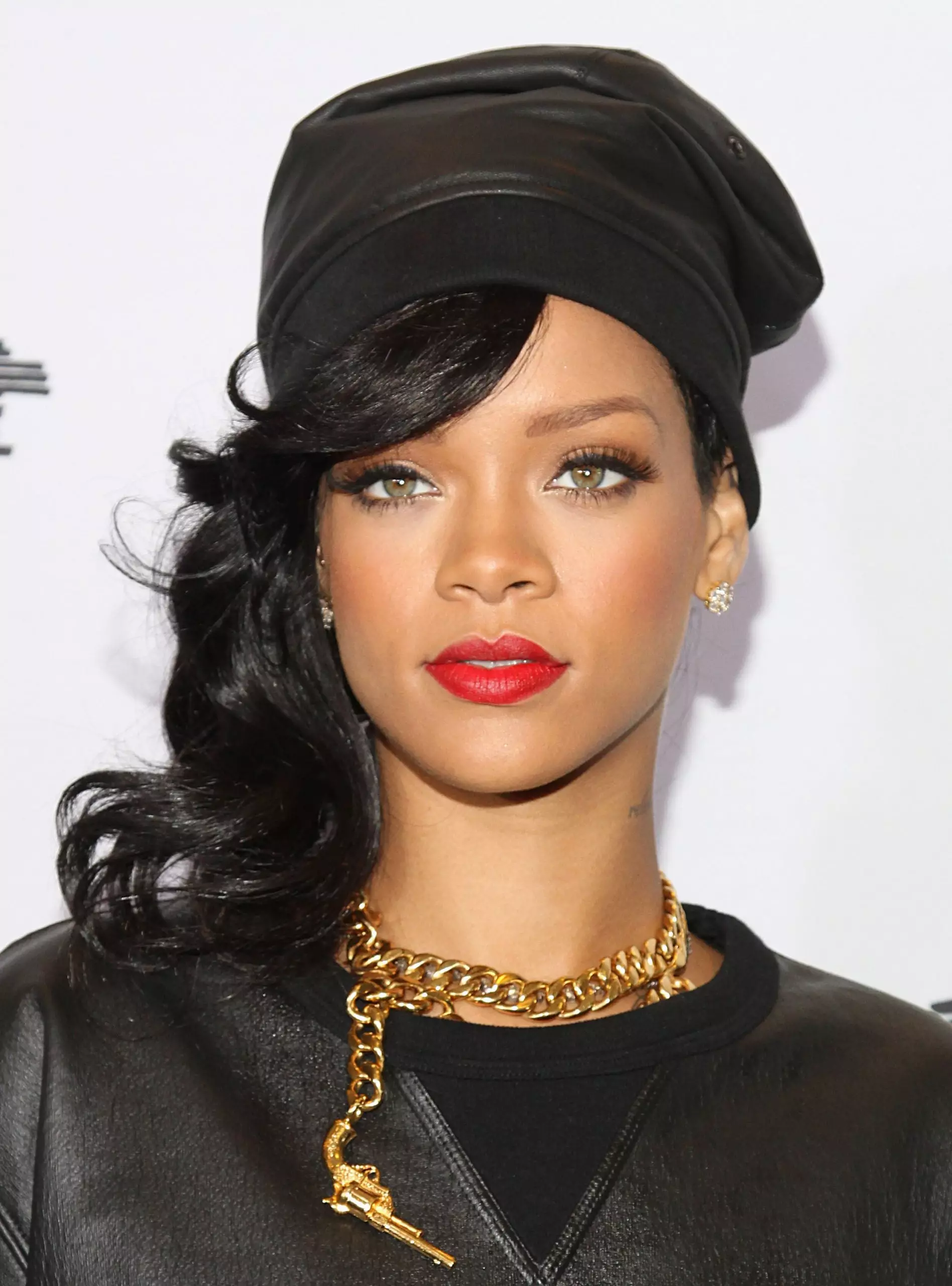 Ku ojo ibi Rihanna! O ti jẹ Awọn ibi-afẹde Ẹwa Nigbagbogbo 11147_1