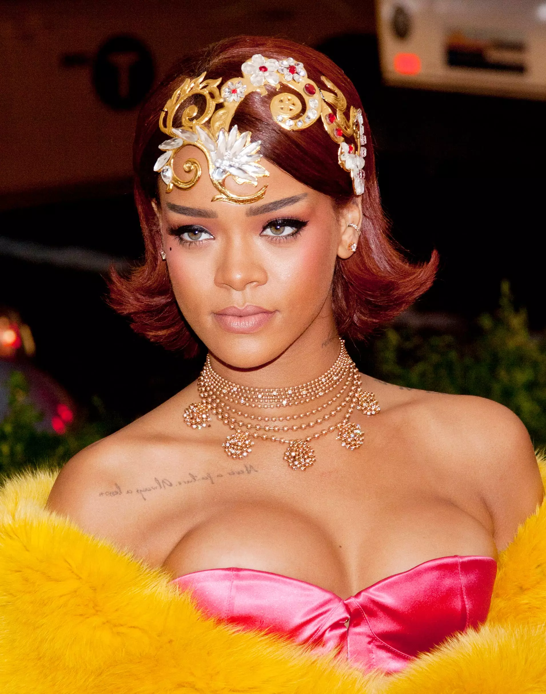 Zoo siab hnub yug Rihanna! Koj Ib txwm Ua Lub Hom Phiaj Zoo Nkauj 11147_11