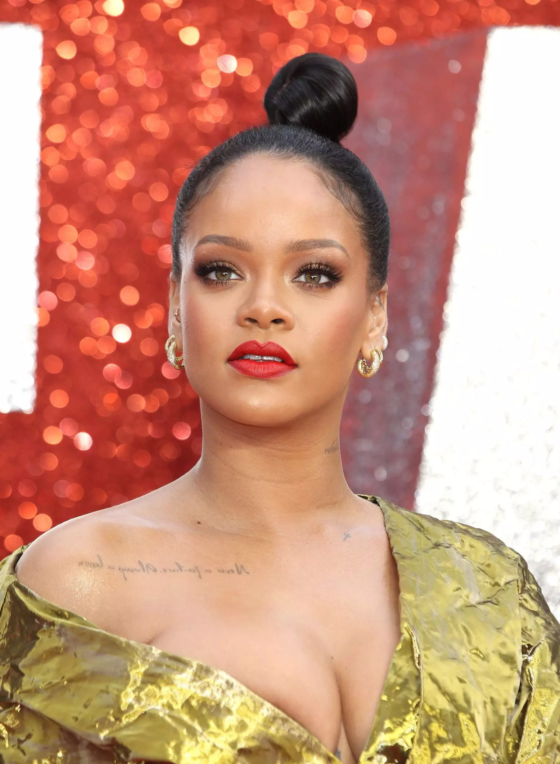 Obi ụtọ ụbọchị ọmụmụ Rihanna! Ị bụbu ebumnuche ịma mma mgbe niile 11147_27