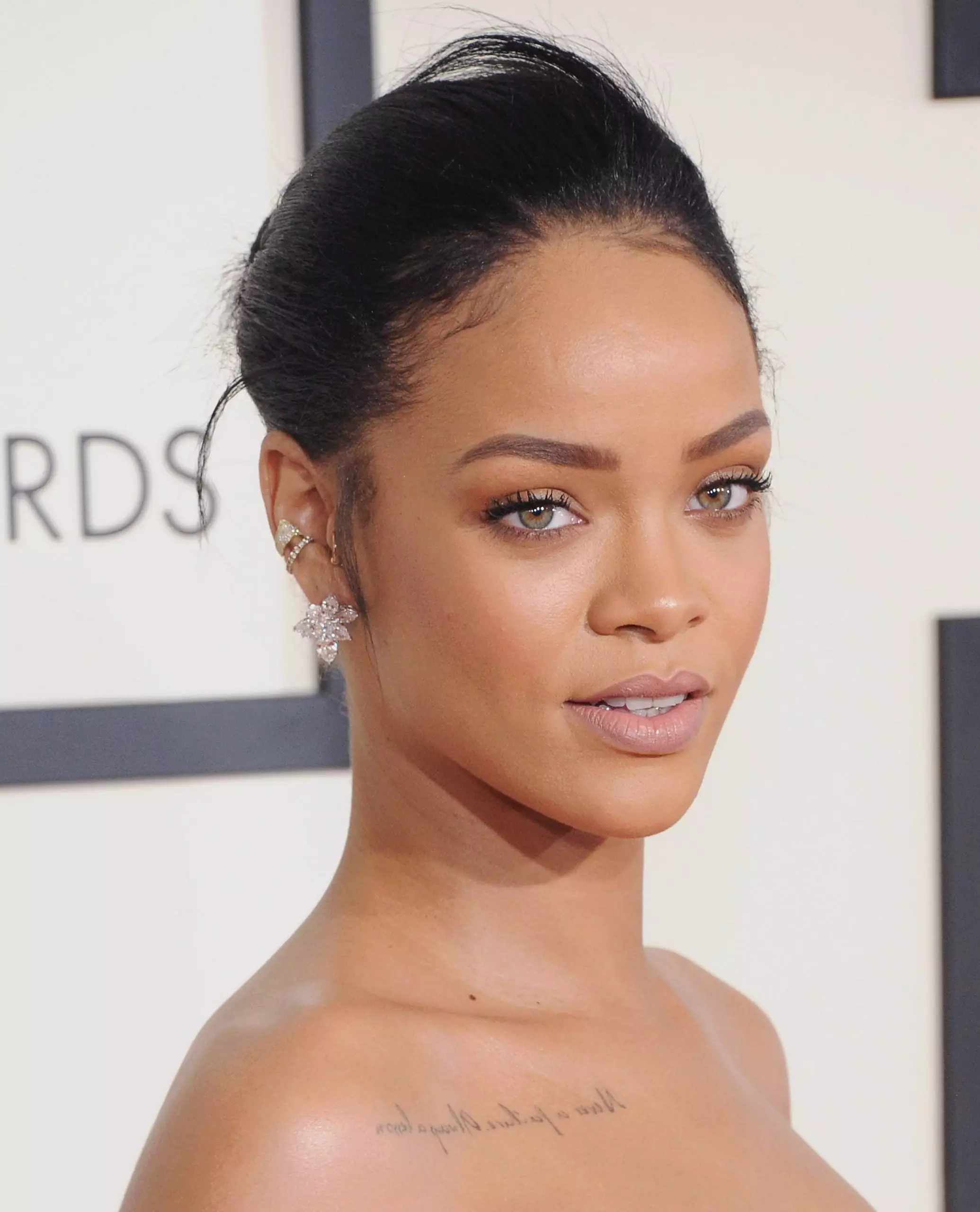 Obi ụtọ ụbọchị ọmụmụ Rihanna! Ị bụbu ebumnuche ịma mma mgbe niile 11147_6