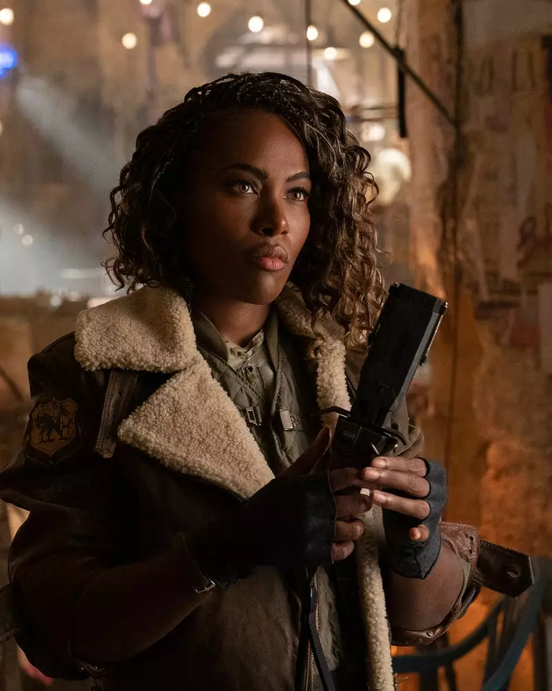 DeWanda Wise, 'Kayıp Dünya: Jurassic Park'ta Genç Siyah Aktris Vanessa Lee Chester'a Çiçeklerini Verdi