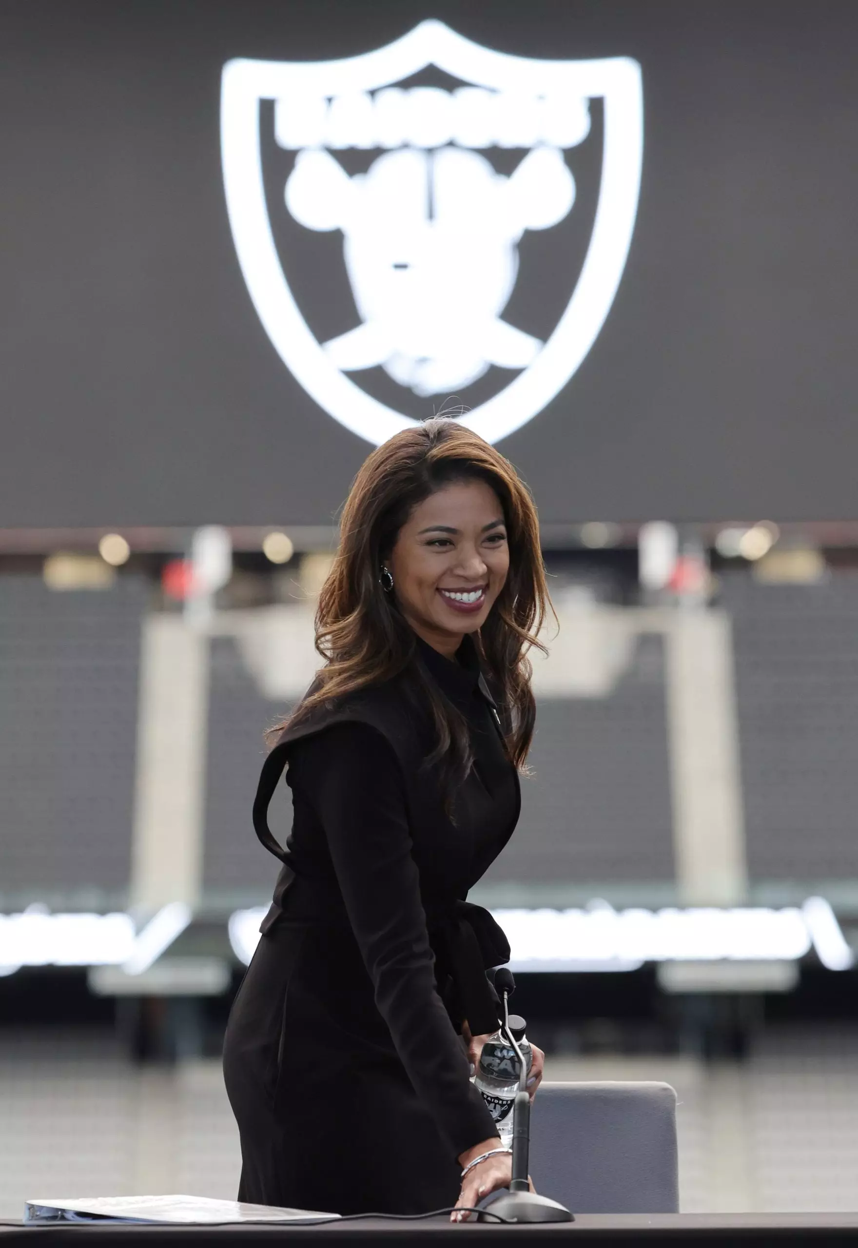 USandra Douglass Morgan Oqanjwe Umongameli Weqembu Le-NFL