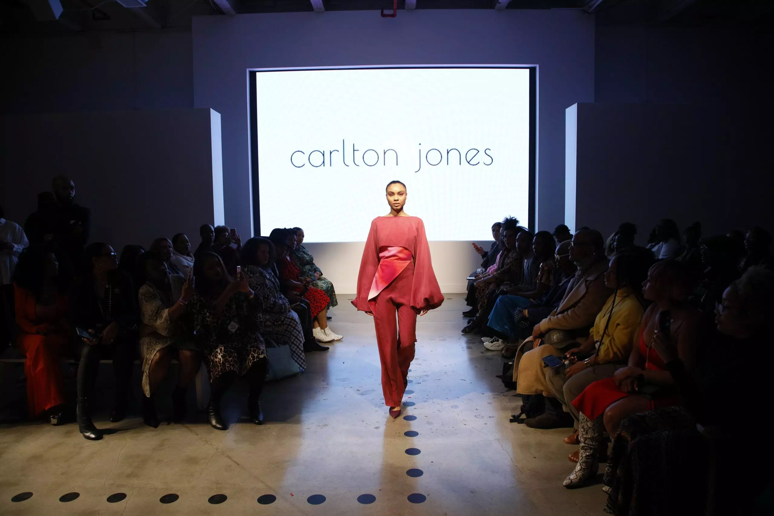 Carlton Jones Debut Koleksi Musim Gugur / Musim Dingin Pertama ing ESSENCE Fashion House 11876_12