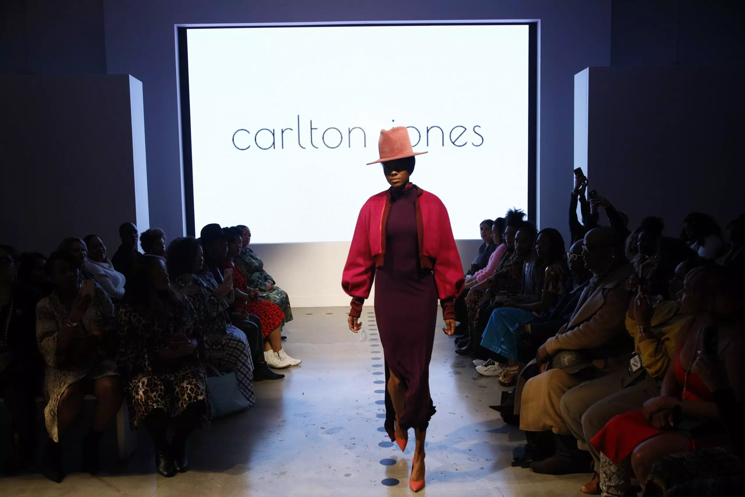 Carlton Jones debuterer med sin første efterårs-/vinterkollektion på ESSENCE Fashion House 11876_16