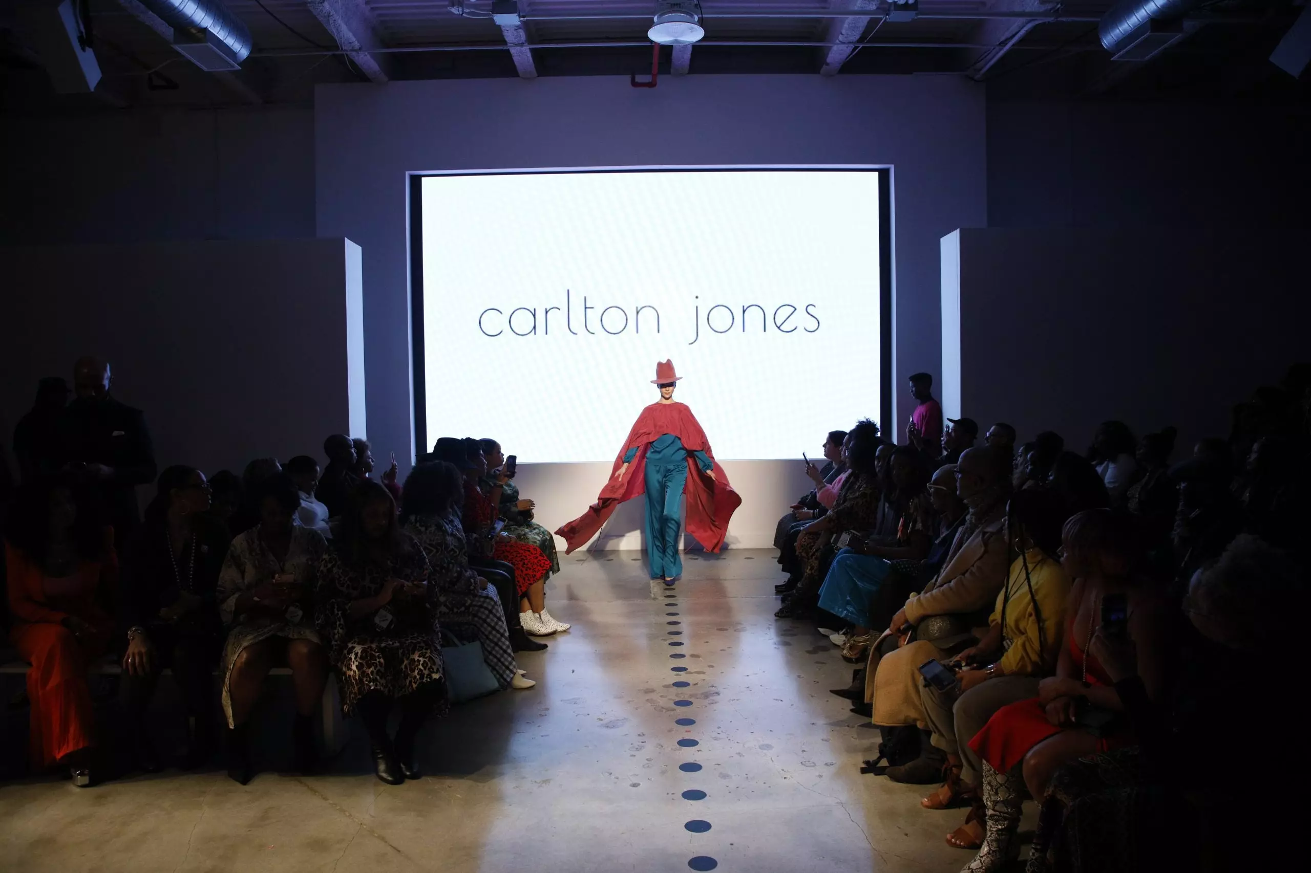 Carlton Jones debuterer med sin første efterårs-/vinterkollektion på ESSENCE Fashion House 11876_17