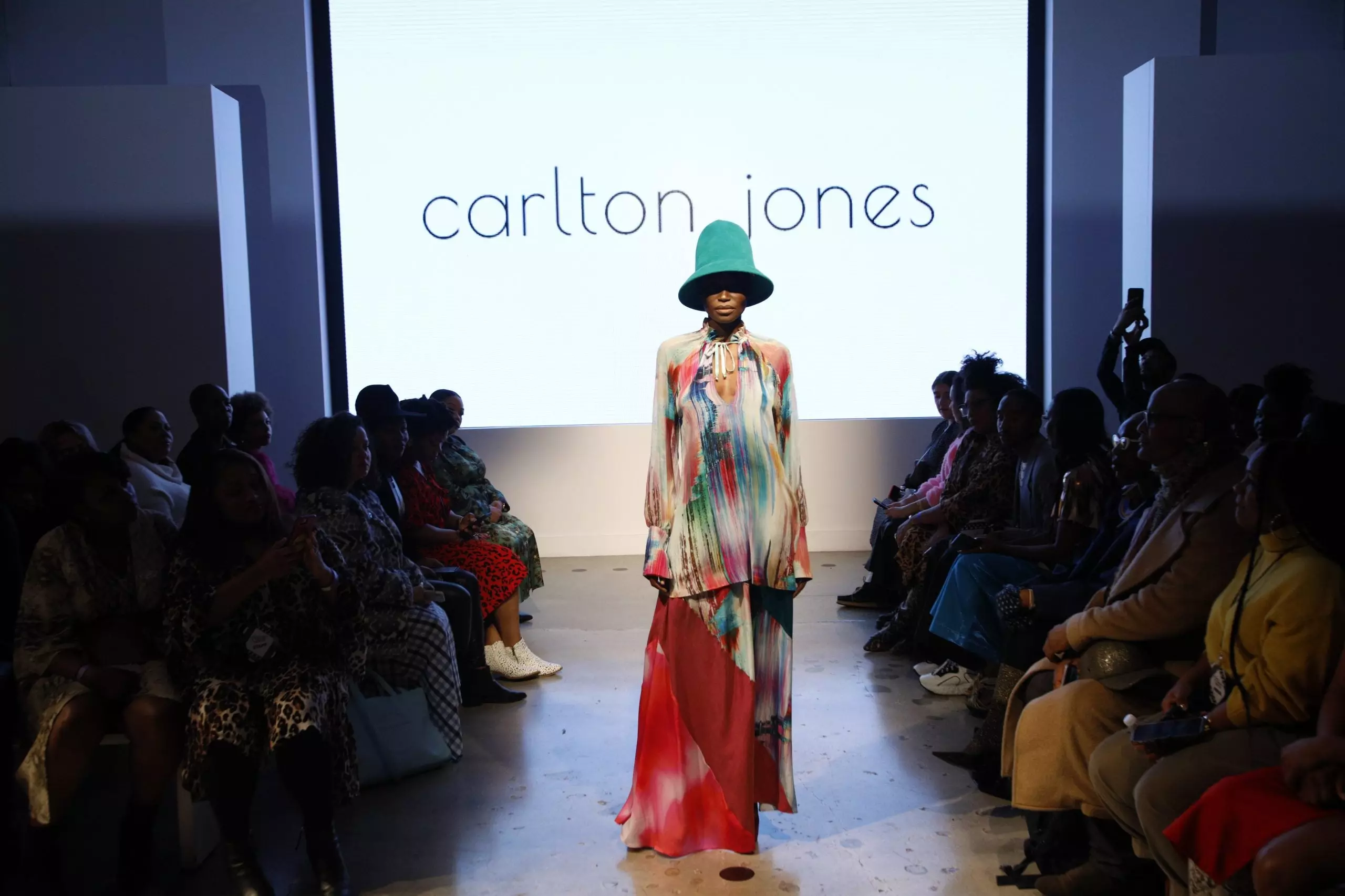 Carlton Jones Uncomfortable Re First Fall/igba otutu Gbigba Ni ESSENCE Fashion House 11876_8