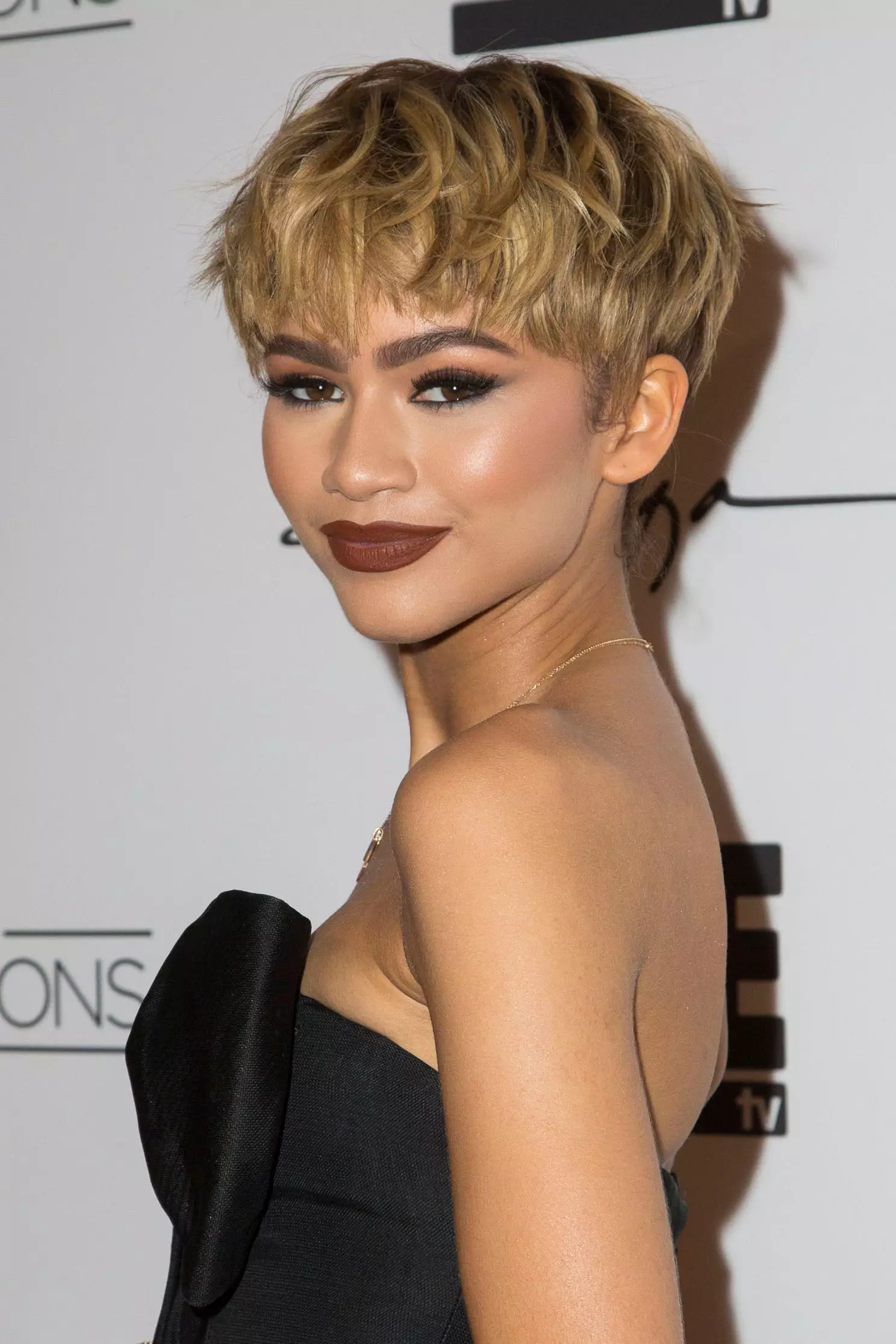 أفضل لحظات جمال Zendaya 2016 12064_3