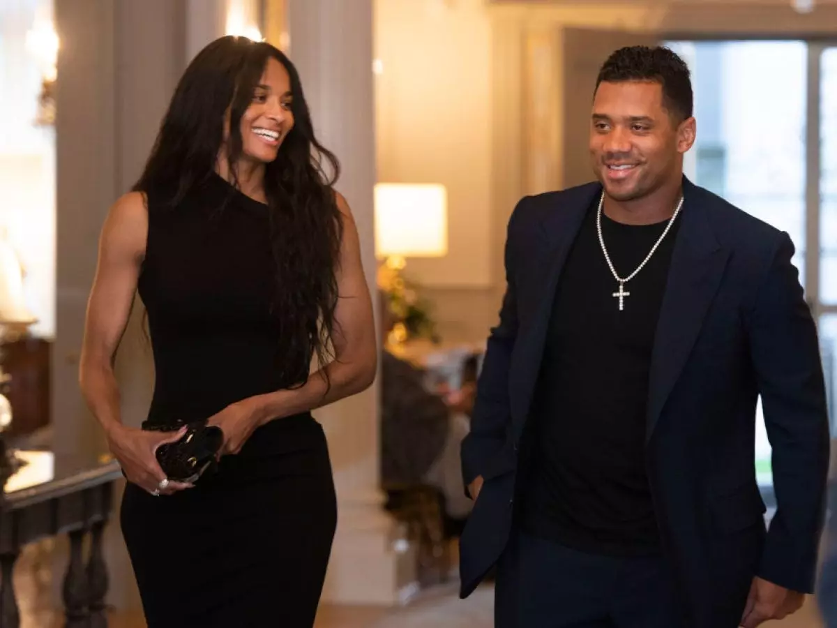 Russell Wilson bewiist dat it hip is om in "plein" te wêzen