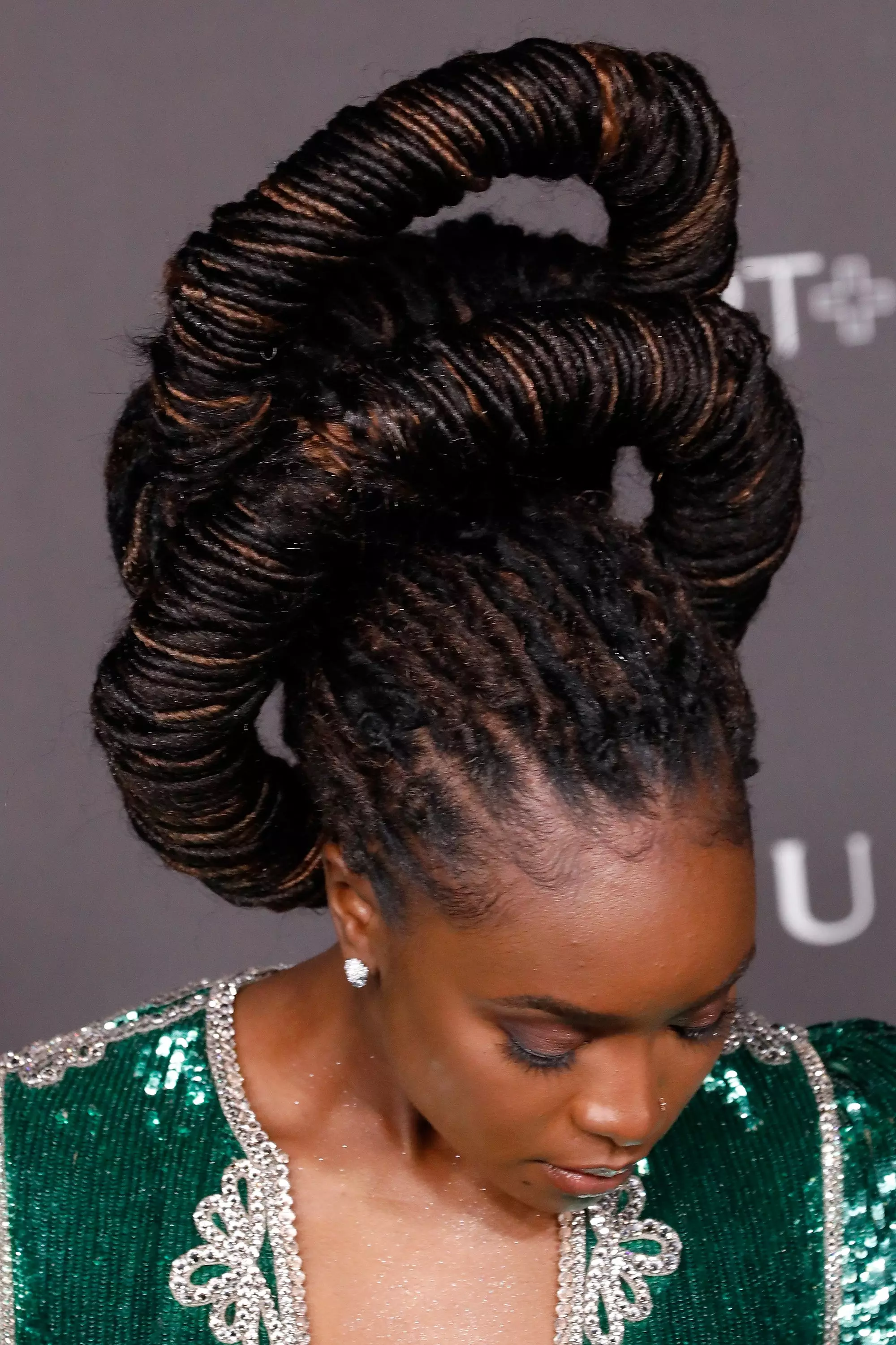 Penata Rambut Larry Sims Menjelaskan Karya LACMA Gala Rambut KiKi Layne