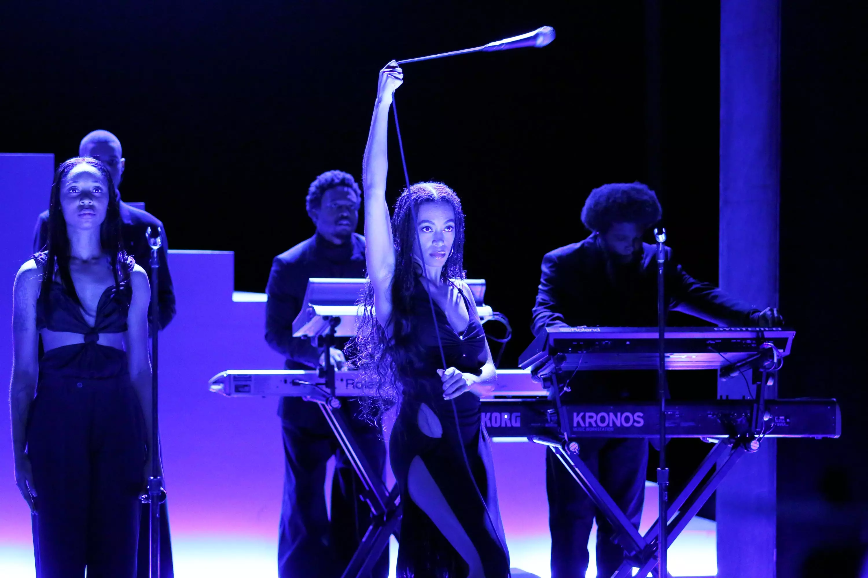 Solange Stuns Ing 9 Menit 'Nalika Aku Pulang' Pertunjukan ing 'Jimmy Fallon' 12313_1