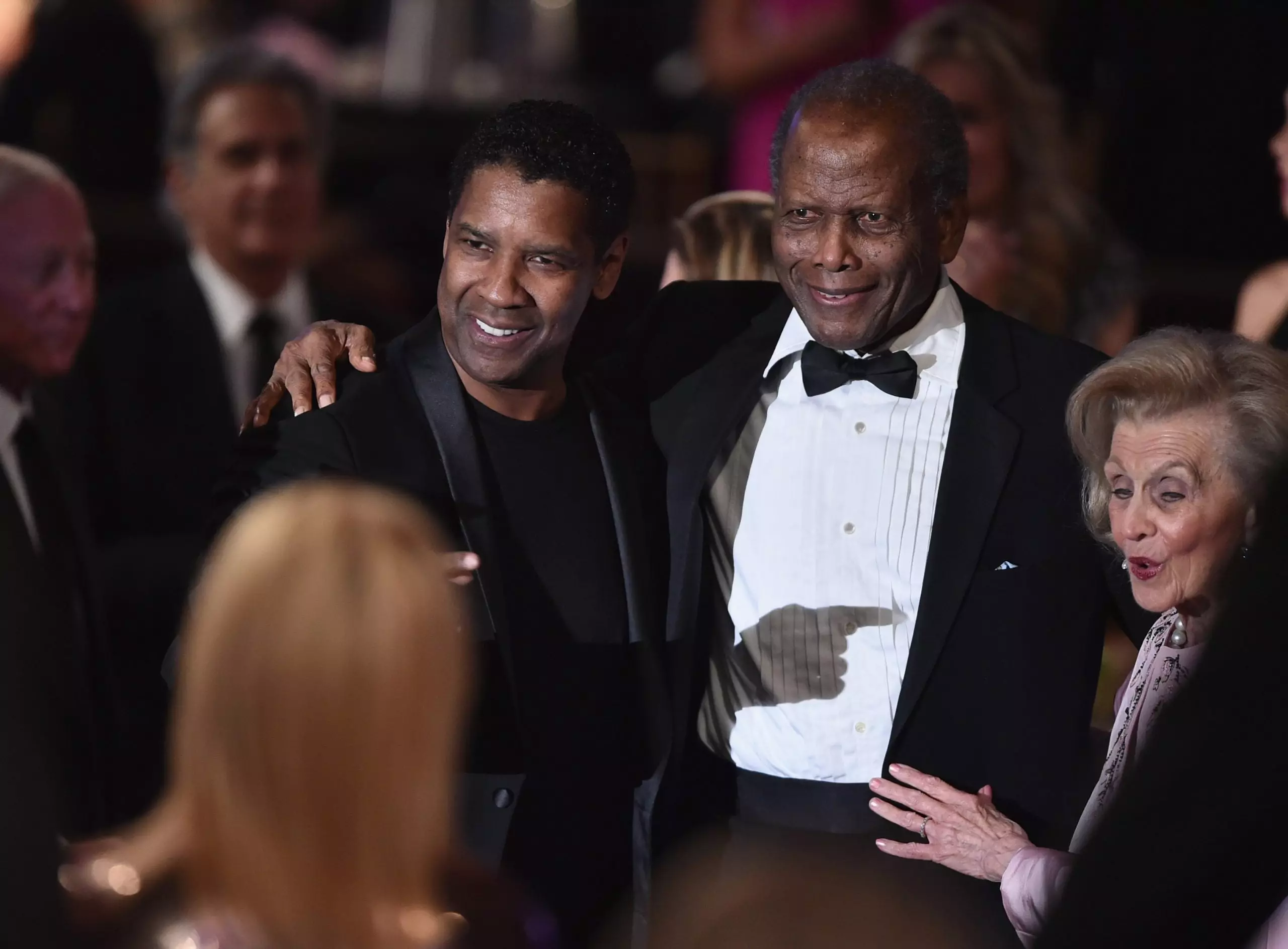 Hollywood waxay ka falcelinaysaa Gudbinta Sidney Poitier