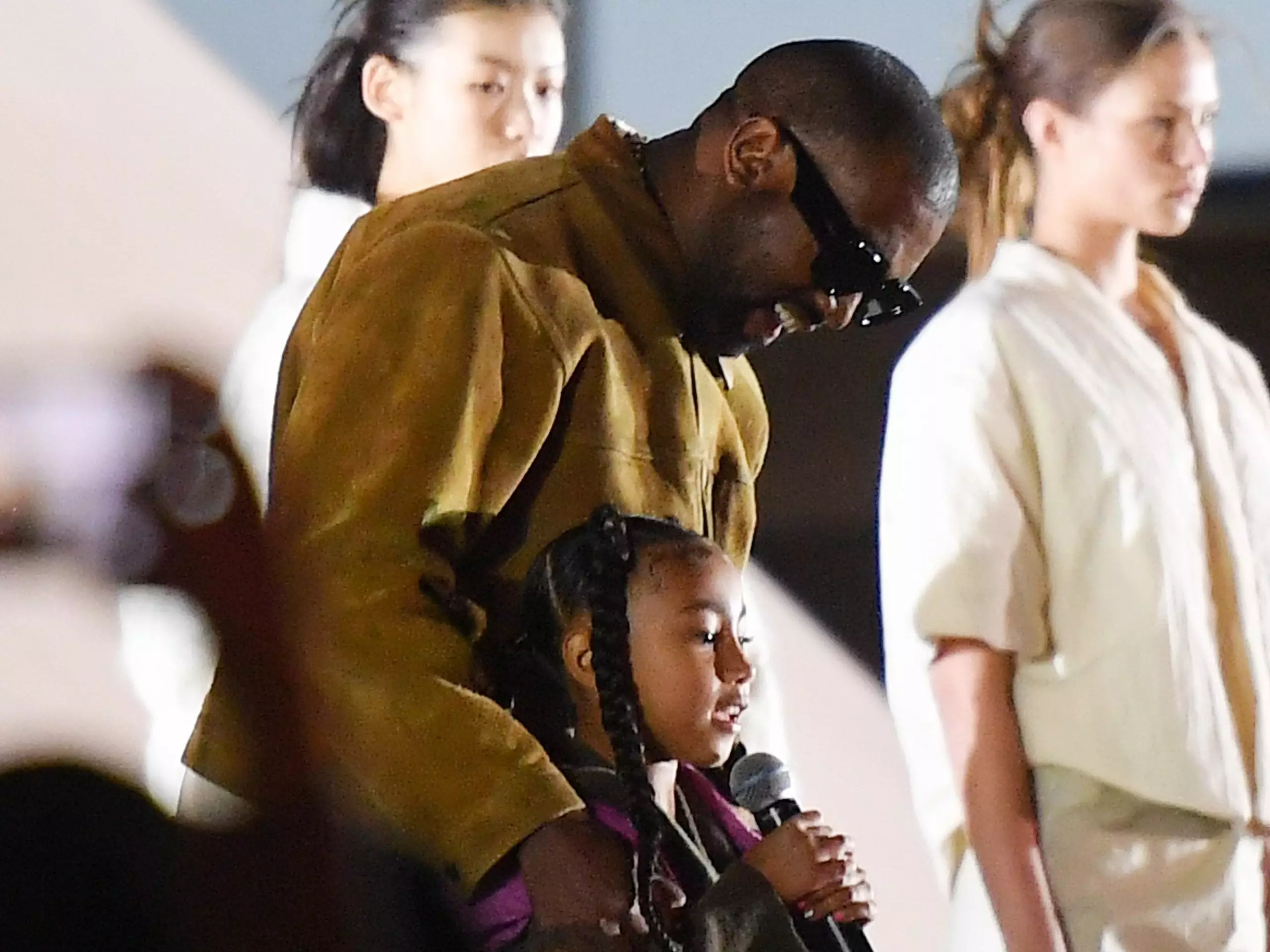 Kanye West Mempersembahkan Yeezy Musim 8 Di Minggu Fesyen Paris