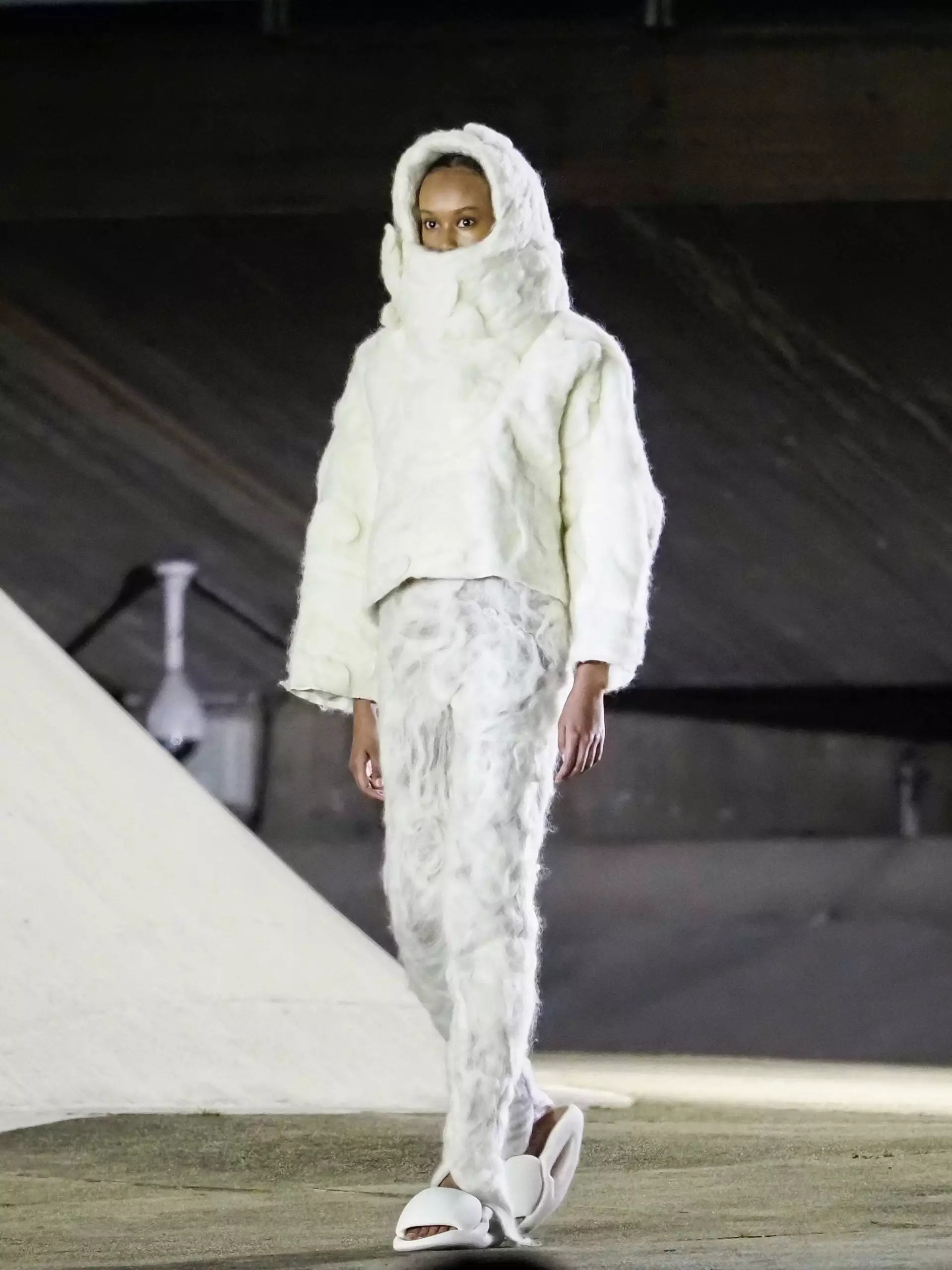 Kanye West ນຳສະເໜີ Yeezy Season 8 ທີ່ Paris Fashion Week 1290_3