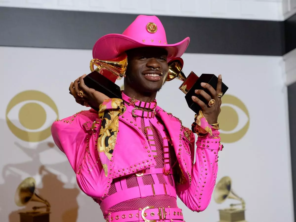 Lil Nas X ၏ "OId Town Road" သည် သမိုင်းတစ်လျှောက် အမြင့်ဆုံး အသိအမှတ်ပြုထားသော သီချင်းဖြစ်သည်။