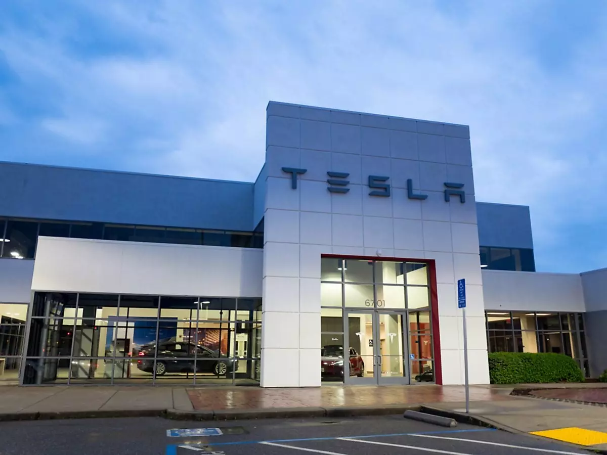 Eardere Tesla-meiwurker draait útbeteling fan $ 15 miljoen ôf￼