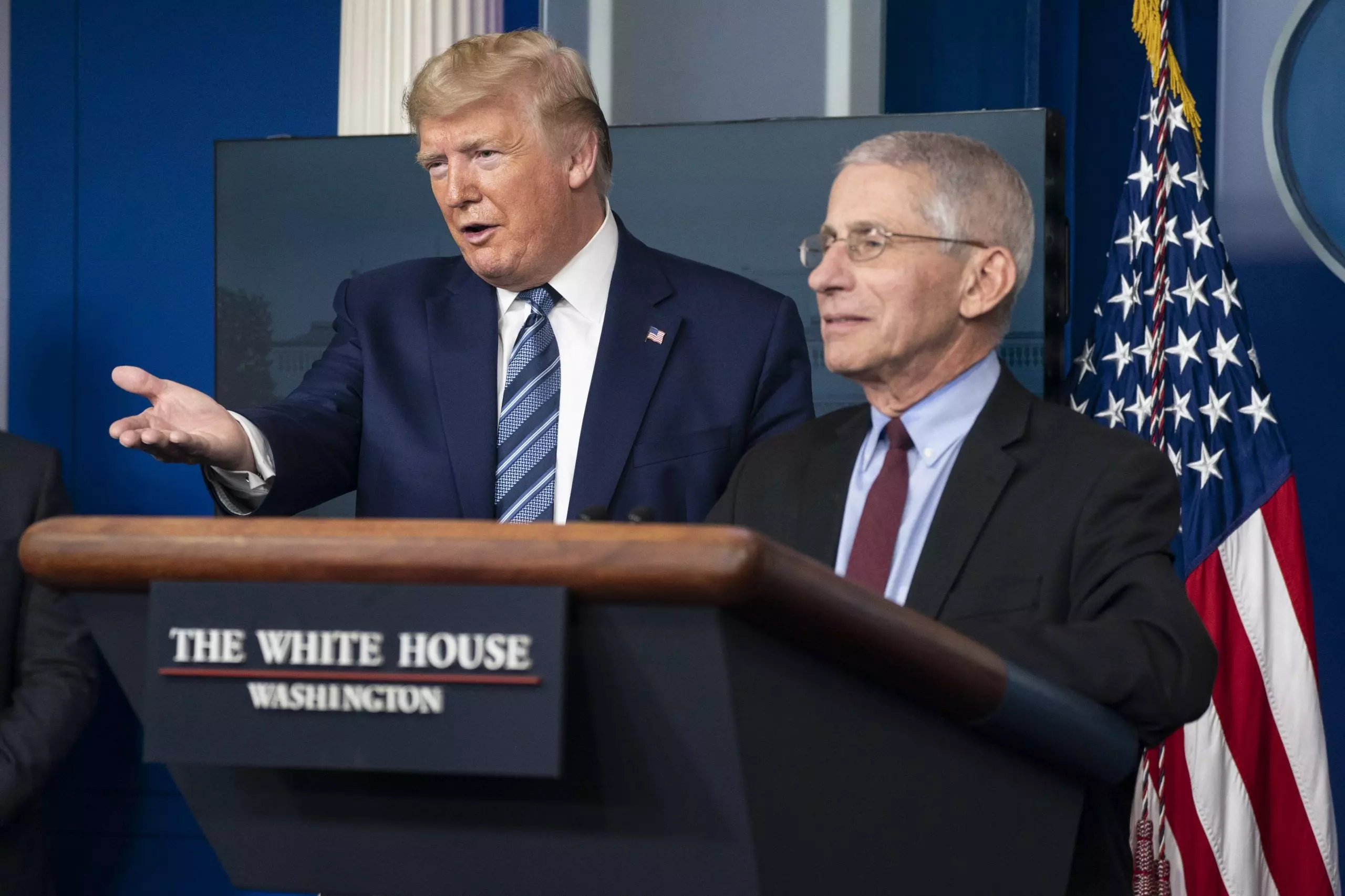 Trump သည် 'Fire Fauci' သို့ဖုန်းခေါ်ဆိုခဲ့သည်