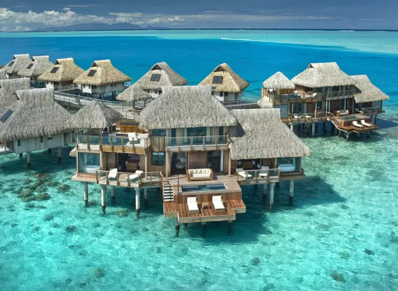 Musikana Mutema Bucket Rondedzero: Bora Bora's Overwater Luxury uye Majestic Lagoons