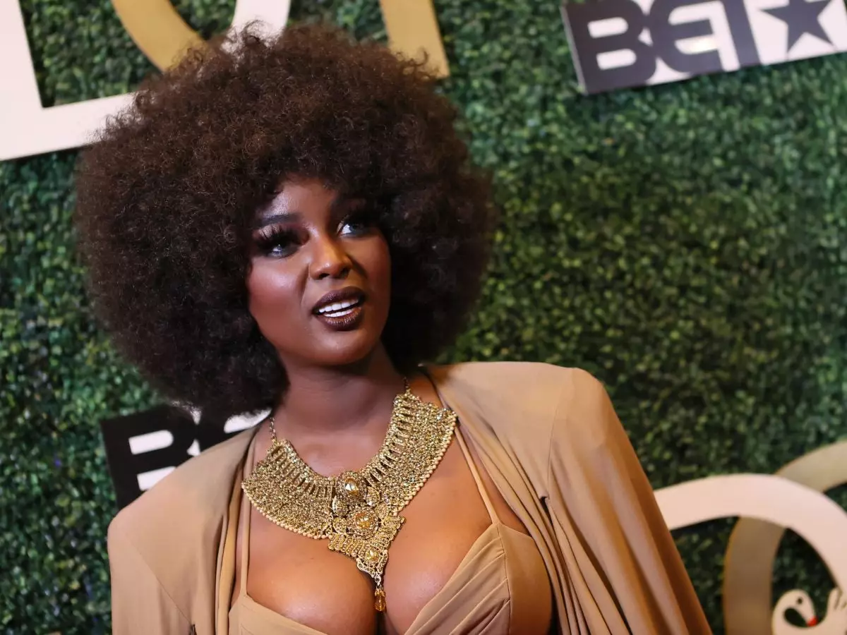 amara la negra는 쌍둥이 소녀를 낳습니다.