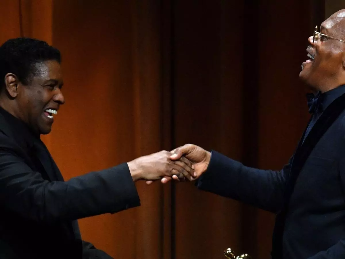 Frăția este puternică între Denzel Washington și Samuel L. Jackson la Premiile Guvernatorului