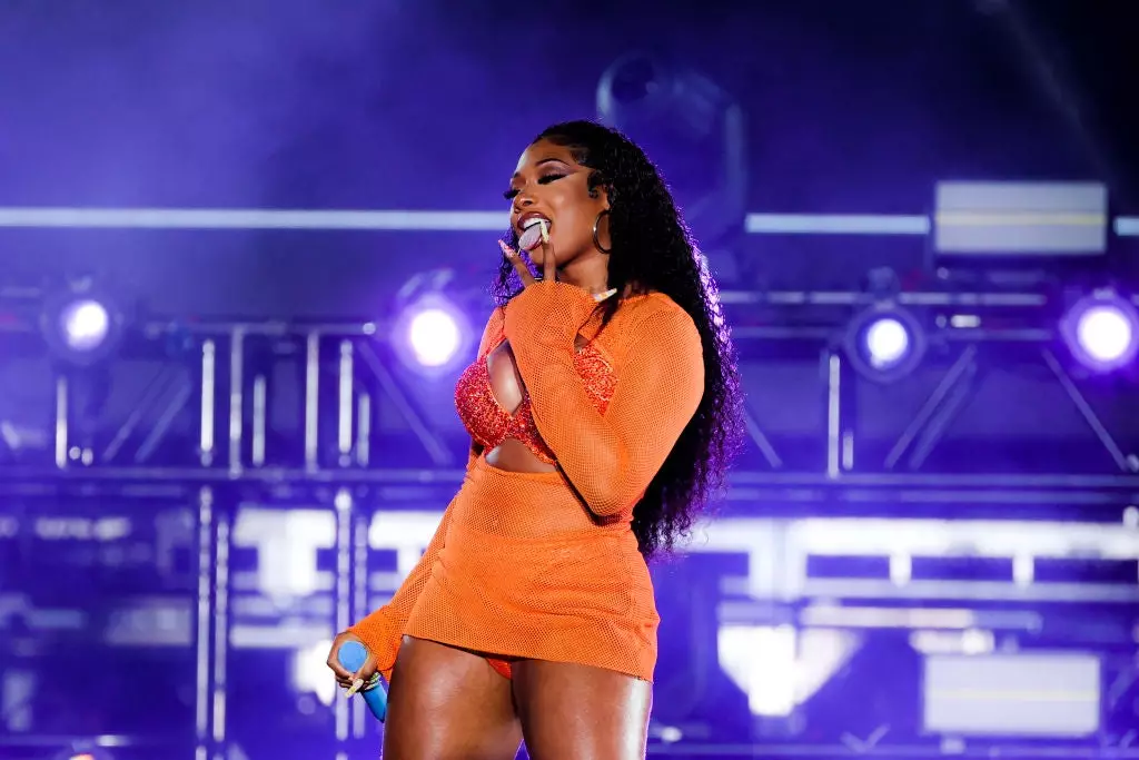 Rolling Loud + Rihanna, Remy Ma y más celebridades deambulando por las calles 1538_1