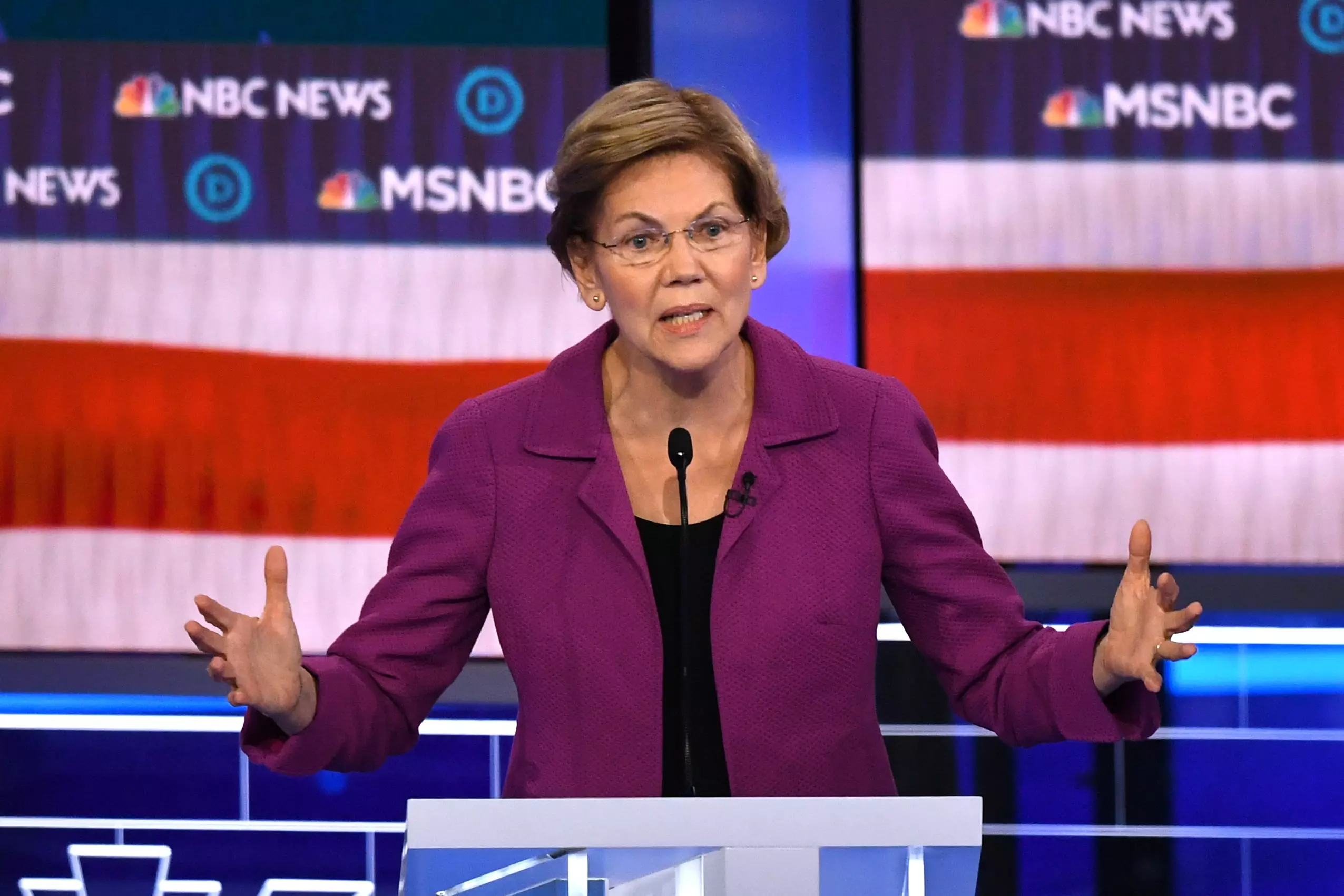 Twitter nero ha parlato: Warren Ethered Bloomberg durante il dibattito di ieri sera