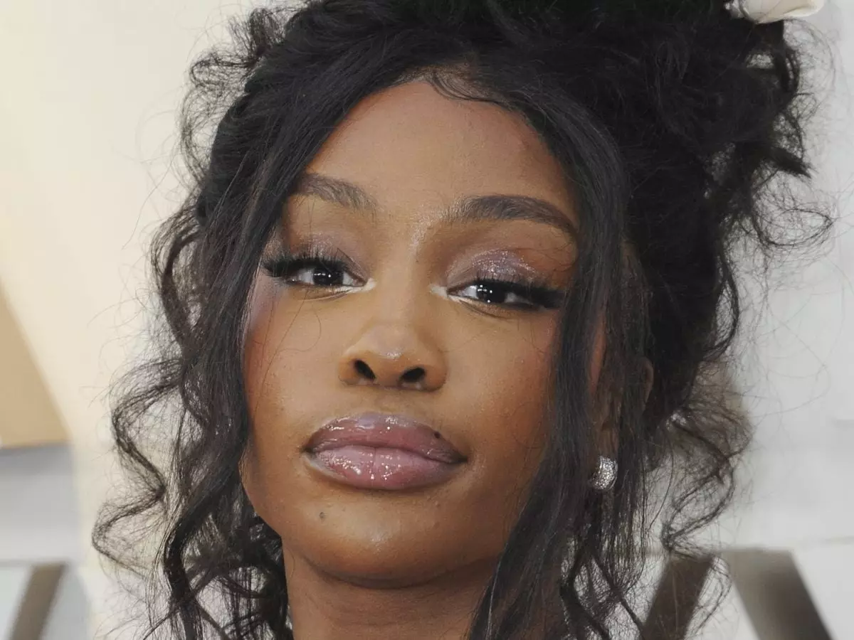 11 Times Singer SZA Dadi Sasaran Perawatan Kulit Kita