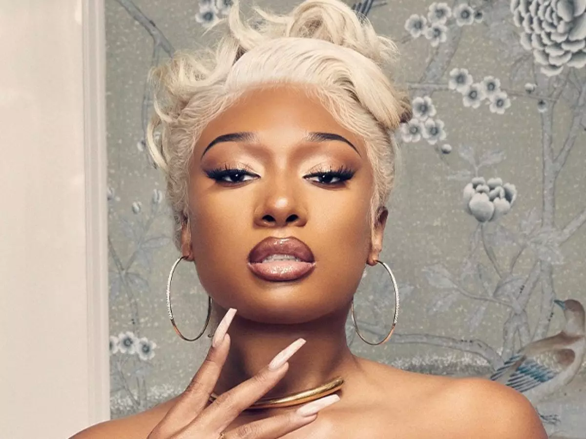 Si Megan Thee Stallion Sa Pagpanalipod sa Iyang Personal nga Luna