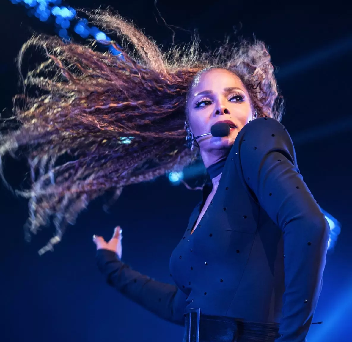 O Janet Jackson o lo'o su'eina le au siva