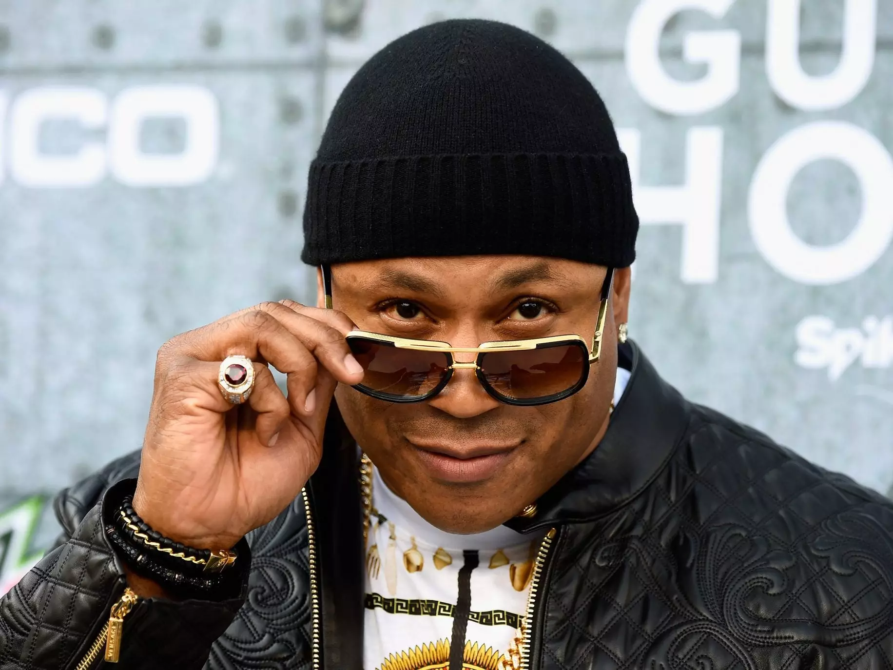 LL Cool J ESSENCE نىڭ «ھەئە ، قىز» Podcast دا ئەگرى-توقاي ئاياللارغا ۋاقىرىدى