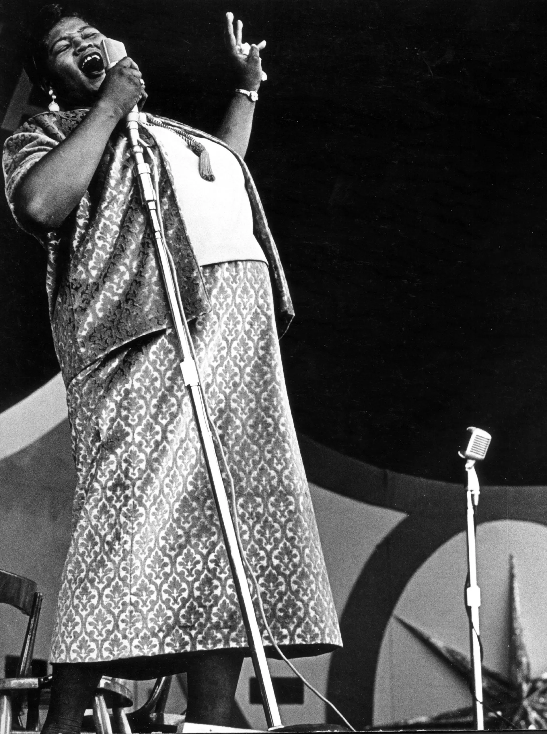 Ezagutu 'Elvis'-en Big Mama Thornton jotzen duen gospel abeslaria