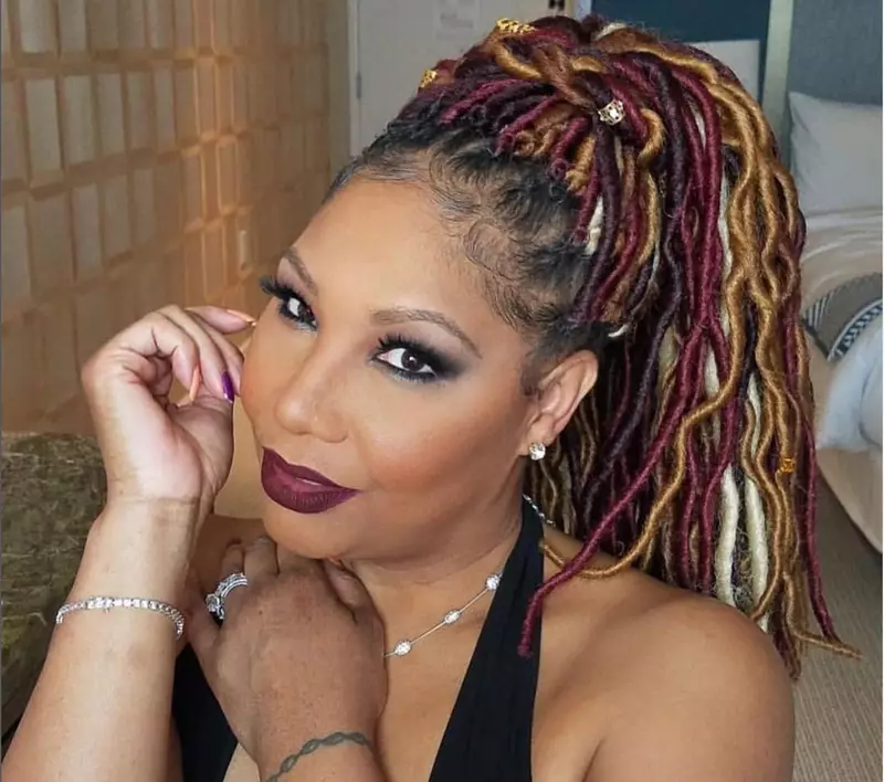 Traci Braxton düwnük keseli bilen şahsy söweşden soň 50 ýaşynda aradan çykýar