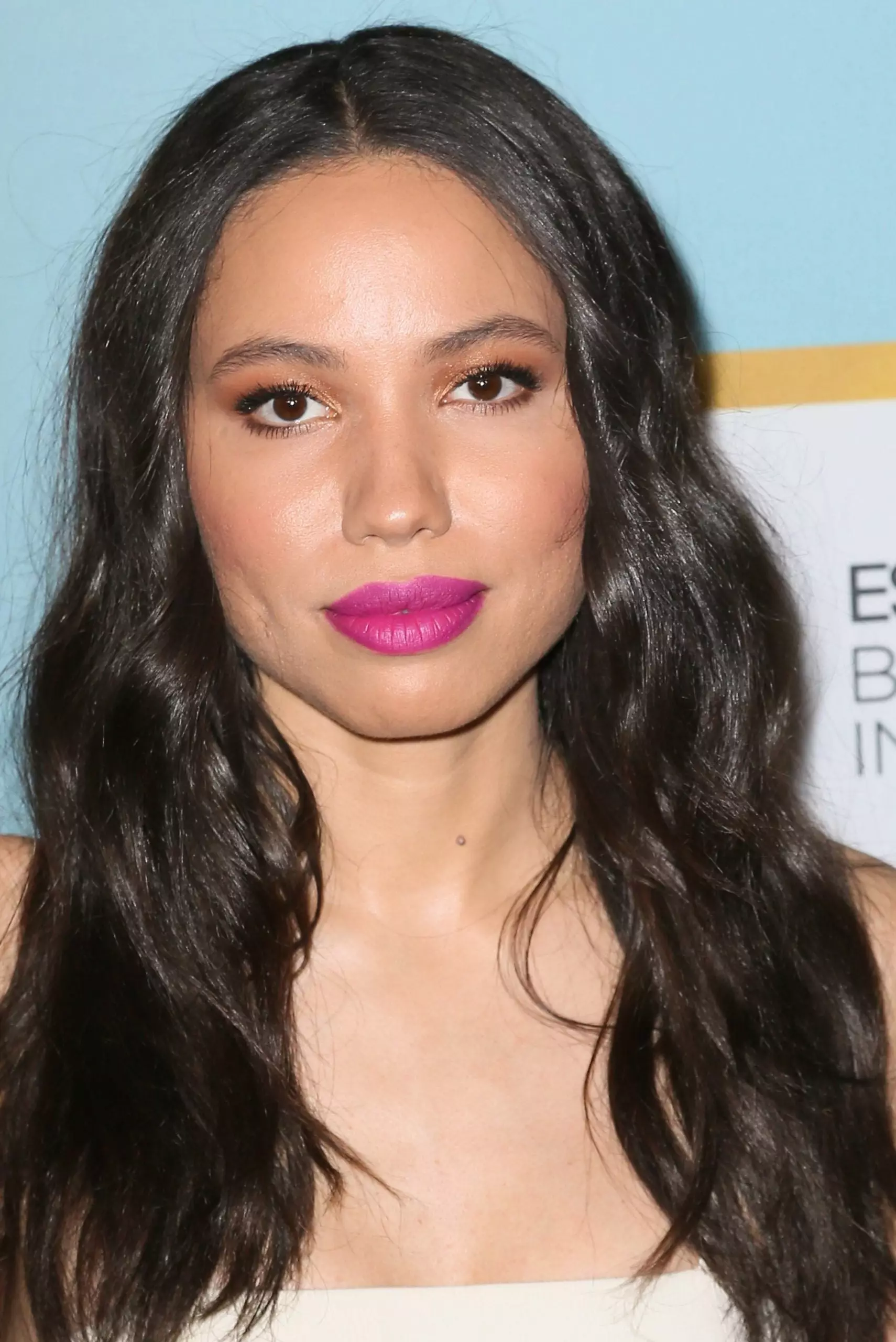 Jurnee Smollett on kauneusihastus, josta emme voi saada tarpeeksemme 1782_11