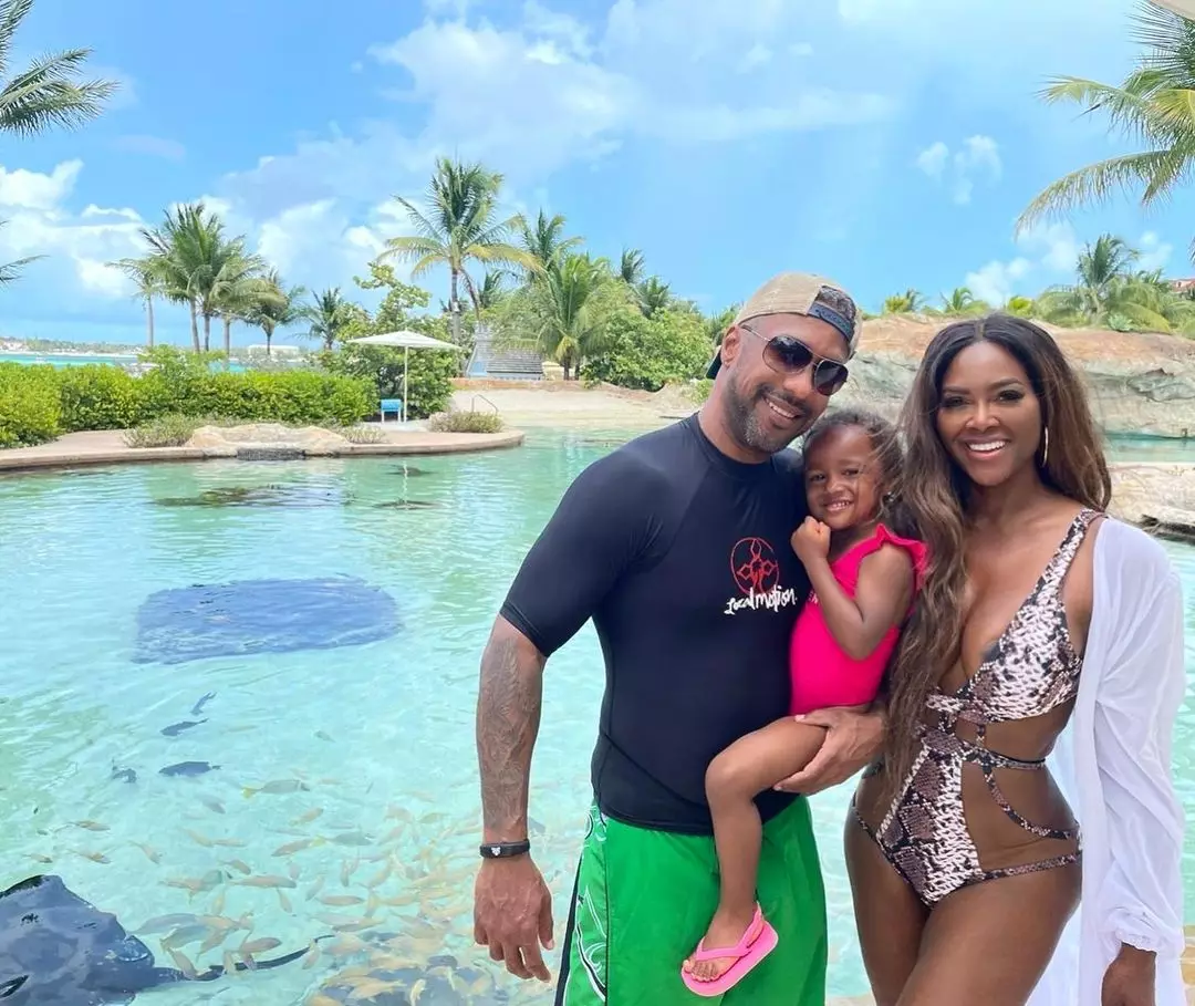 Kenya Moore og Marc Daly nyter «Family Time» på Bahamas med datteren Brooklyn