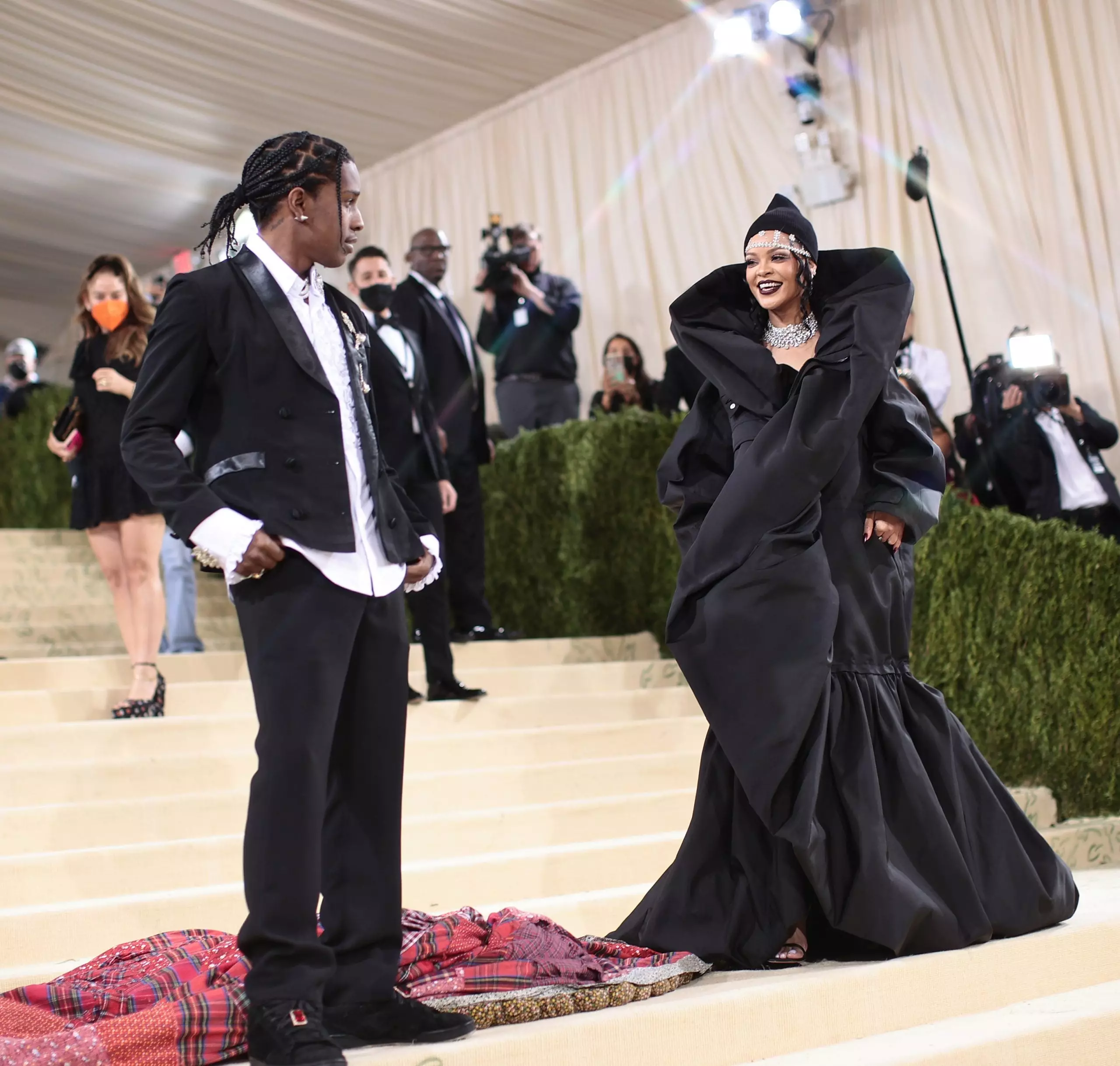 9 张蕾哈娜和 A$AP Rocky 在 Met Gala 上疯狂相爱的甜蜜照片 1896_1