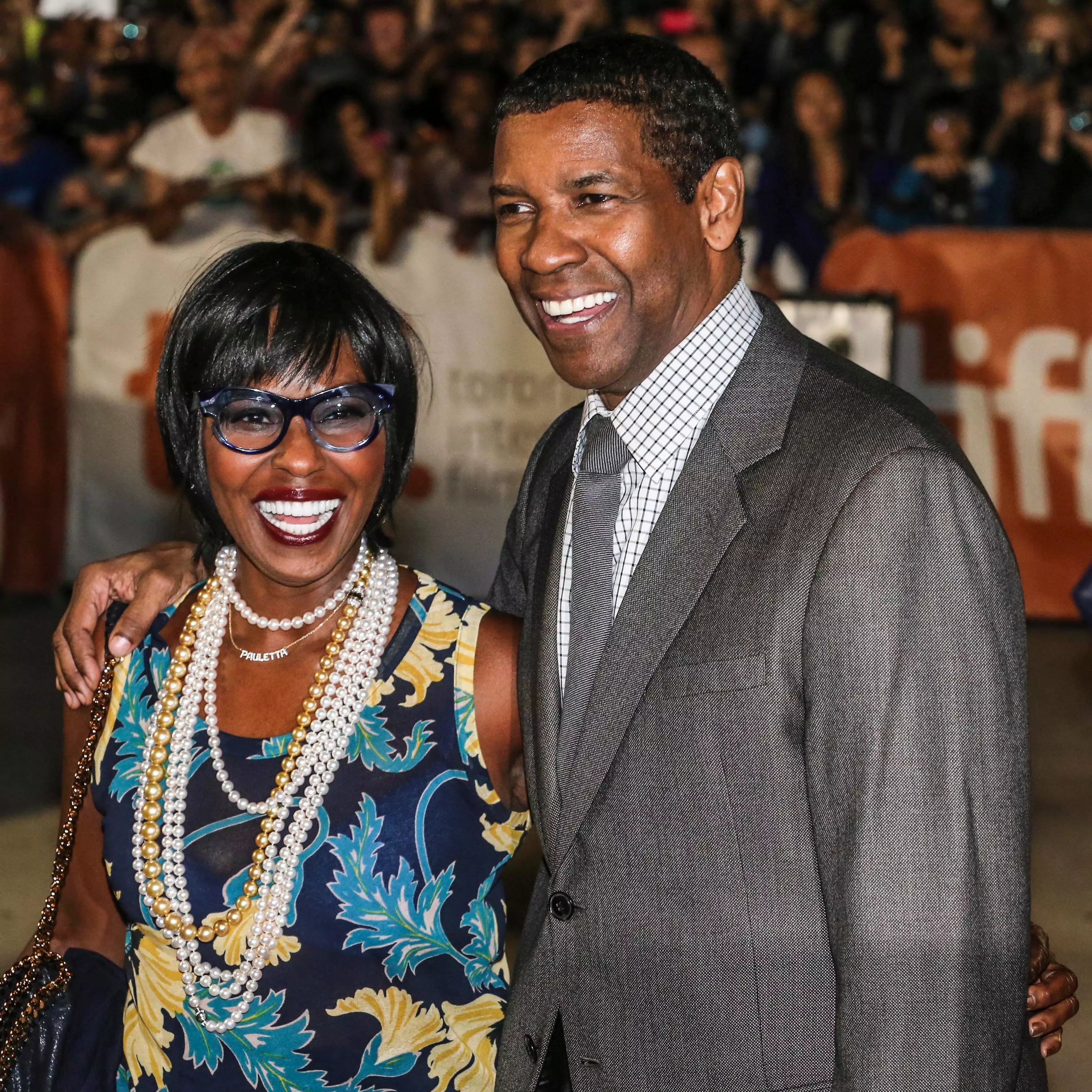 Denzel Washington และภรรยา Pauletta Washington ถ่ายรูปในตอนนั้นและตอนนี้ 19081_18