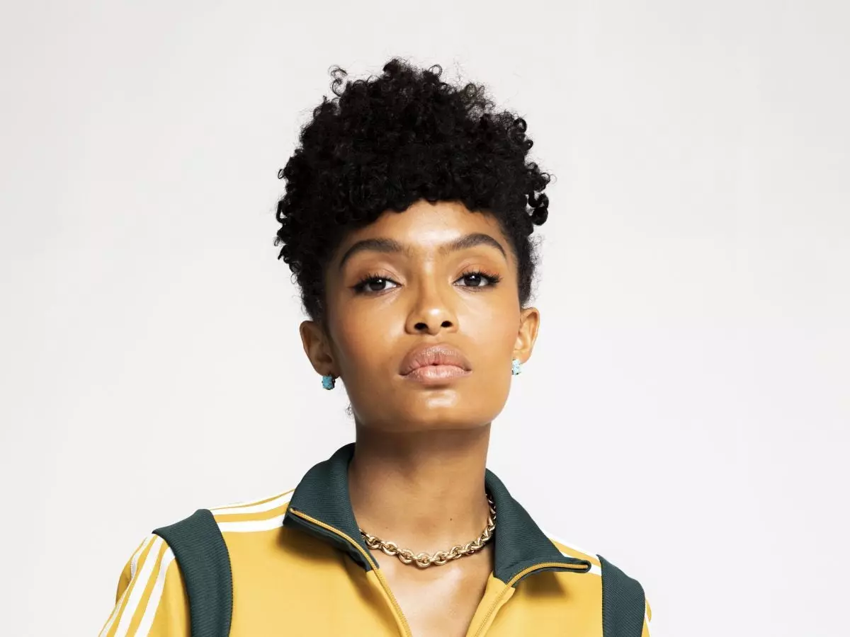 Yara Shahidi Ṣewadii Ajogunba Rẹ Pẹlu Gbigba Adidas Tuntun