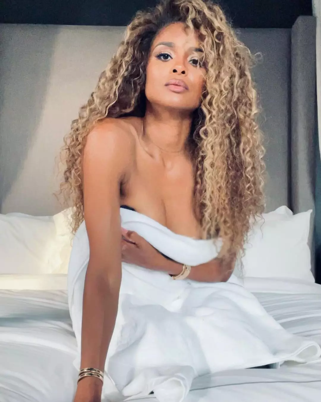 Singer Ciara Lori Itọju Ẹdọ, Itọju Ara-ẹni, Ati Mimu Ni igboya