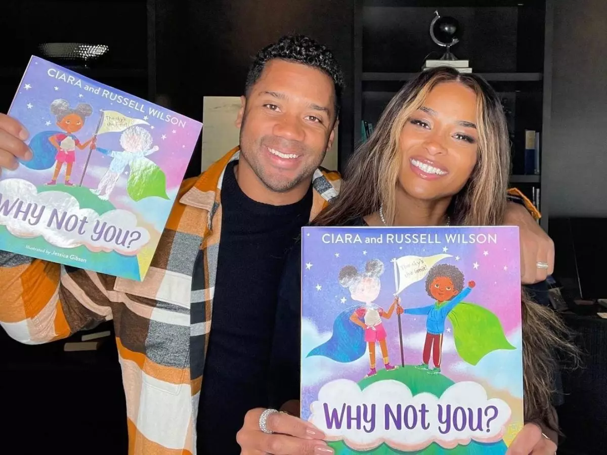 Russell Wilson parla di un nuovo libro per bambini e di come un "Perché non tu?" L'atteggiamento lo ha aiutato a far atterrare Ciara