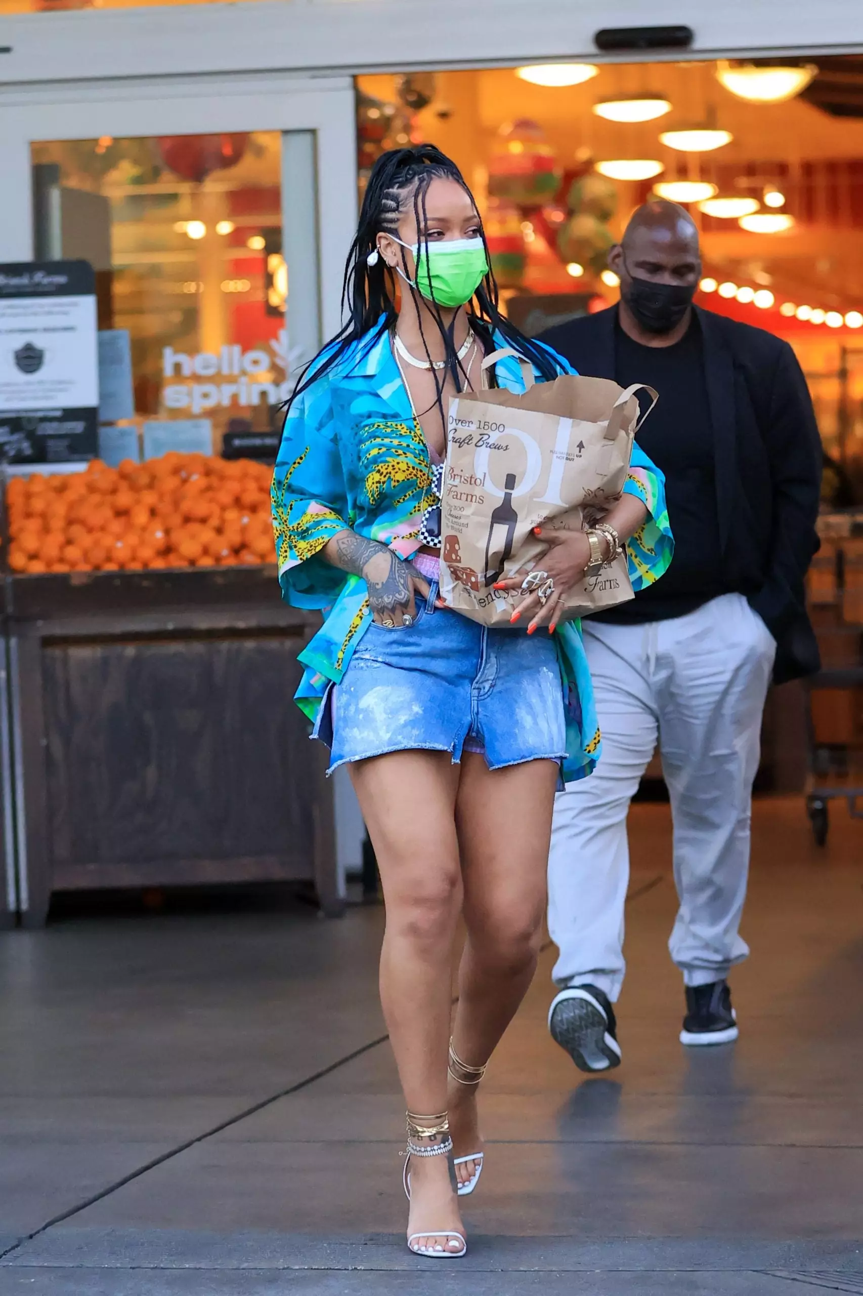 Rihanna Is Back Again With Her Street Style Slay 2143_4