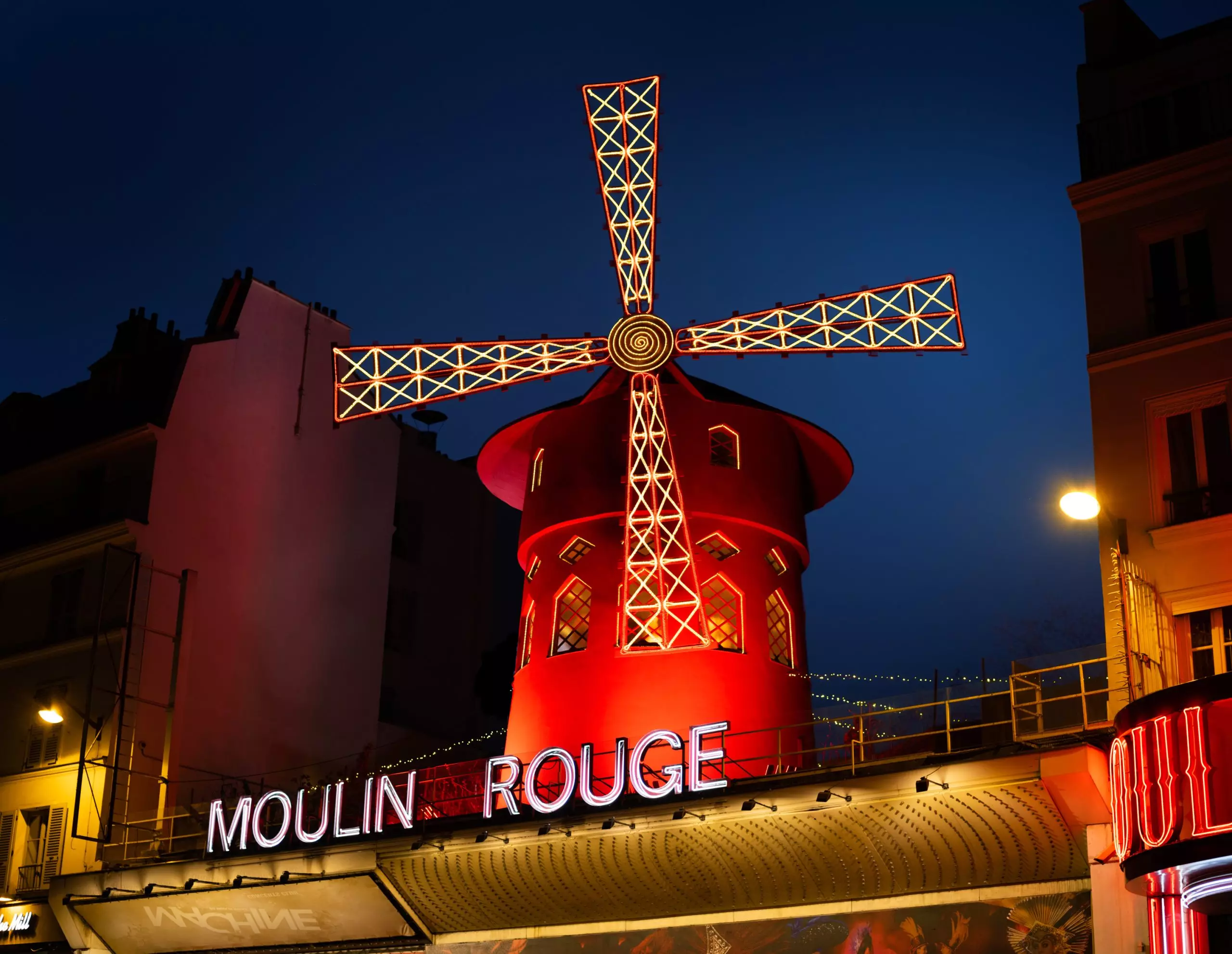 Moulin Rouge iepenet eksklusive keamer foar ferbliuw fan ien kear yn in libben