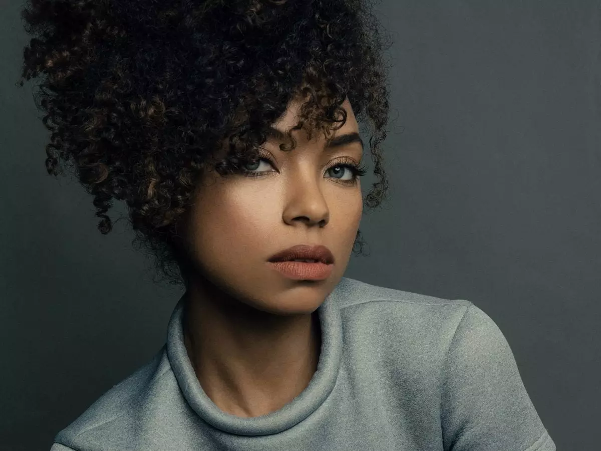 Hvernig að leika vonda stelpu í sjónvarpinu upplýsti vinnu Logan Browning til að binda enda á einelti