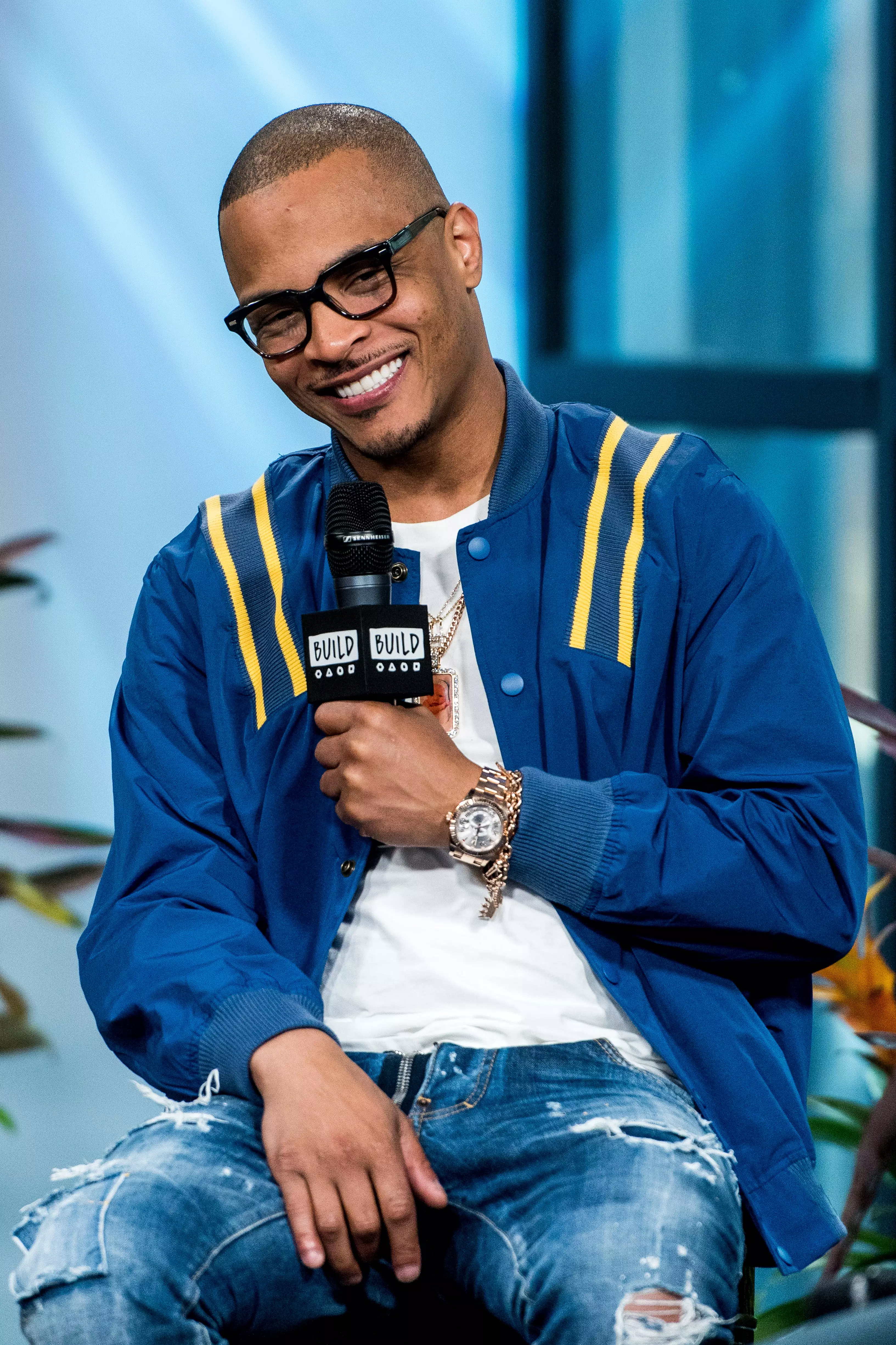 T.I. Zo'ravonliksiz jinoyatchilarni qutqarish uchun 120 000 dollar yig'ishga yordam beradi